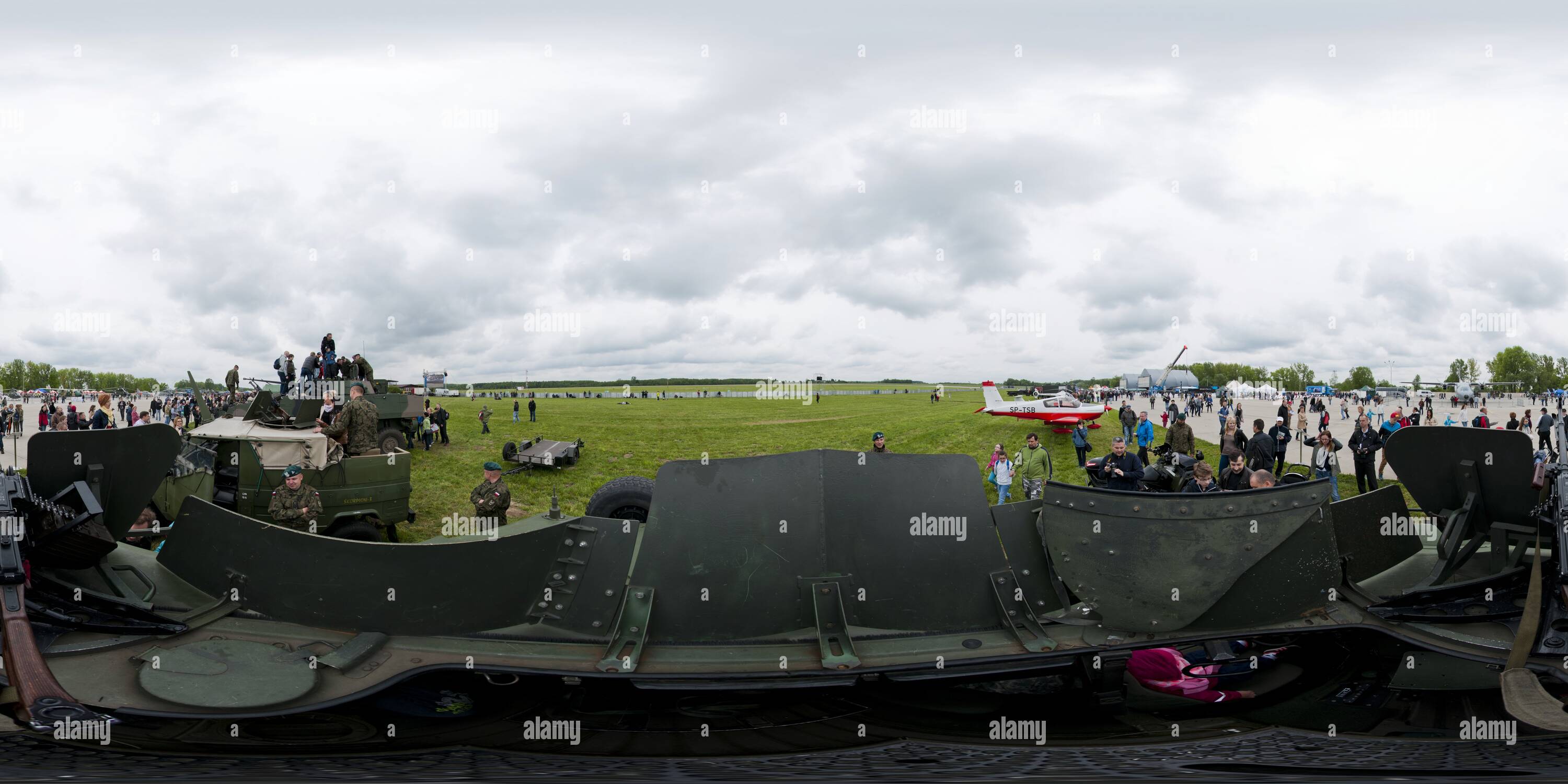 360° view of 7142 - Polish Army's Days - HMMWV M1043 A2 Hummer - Alamy