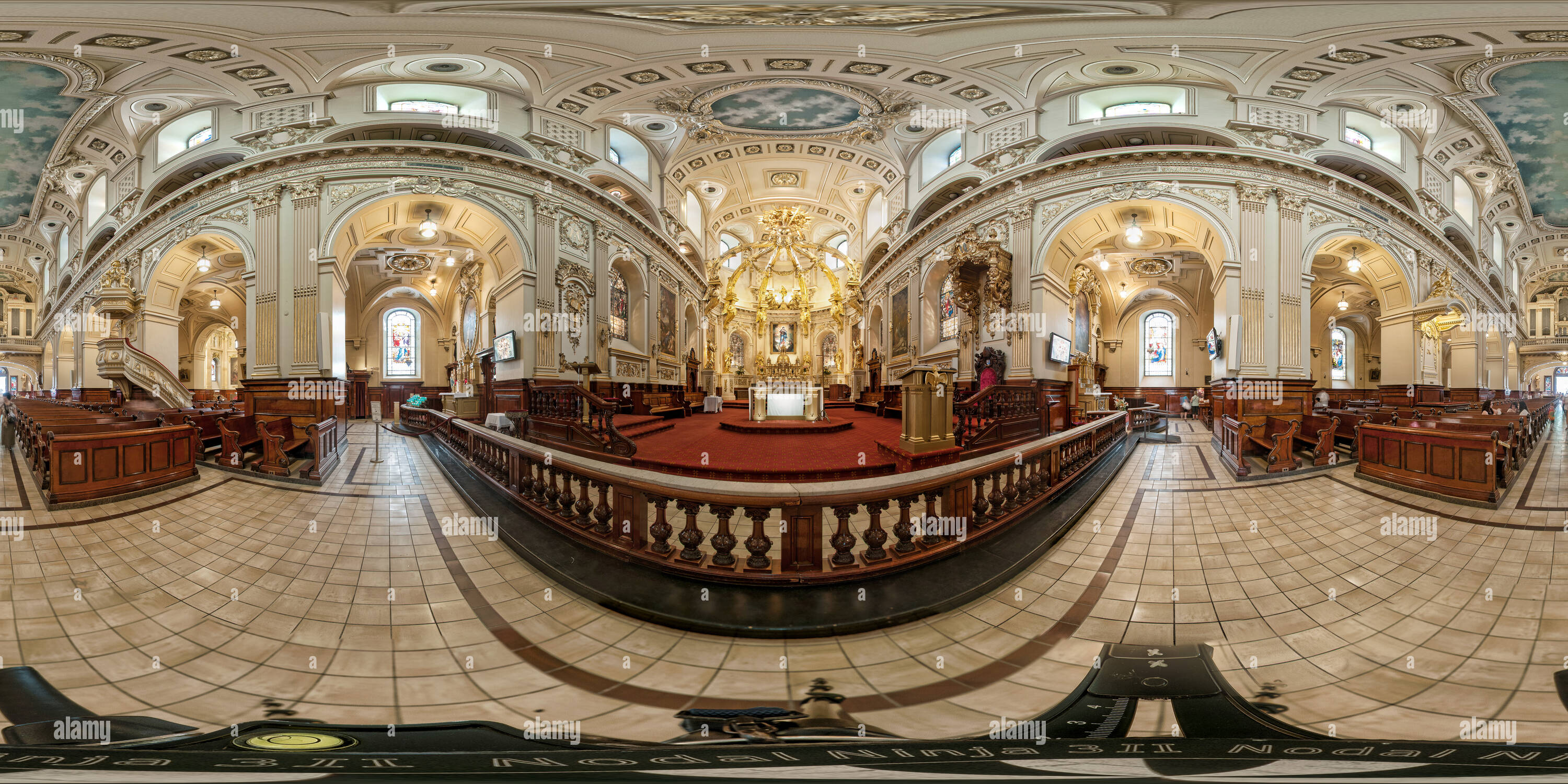 360° view of Inside the Basilica of Sainte-Anne-de-Beaupré, Quebec - Alamy