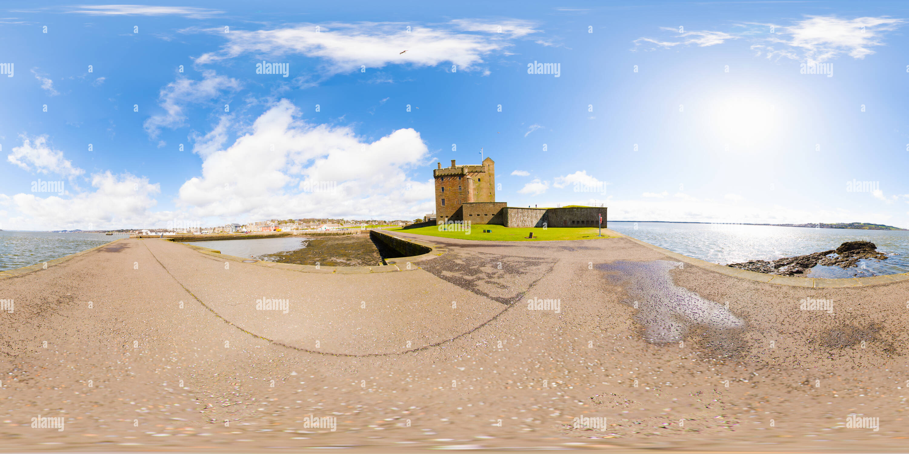 Broughty ferry harbour hi-res stock photography and images - Alamy