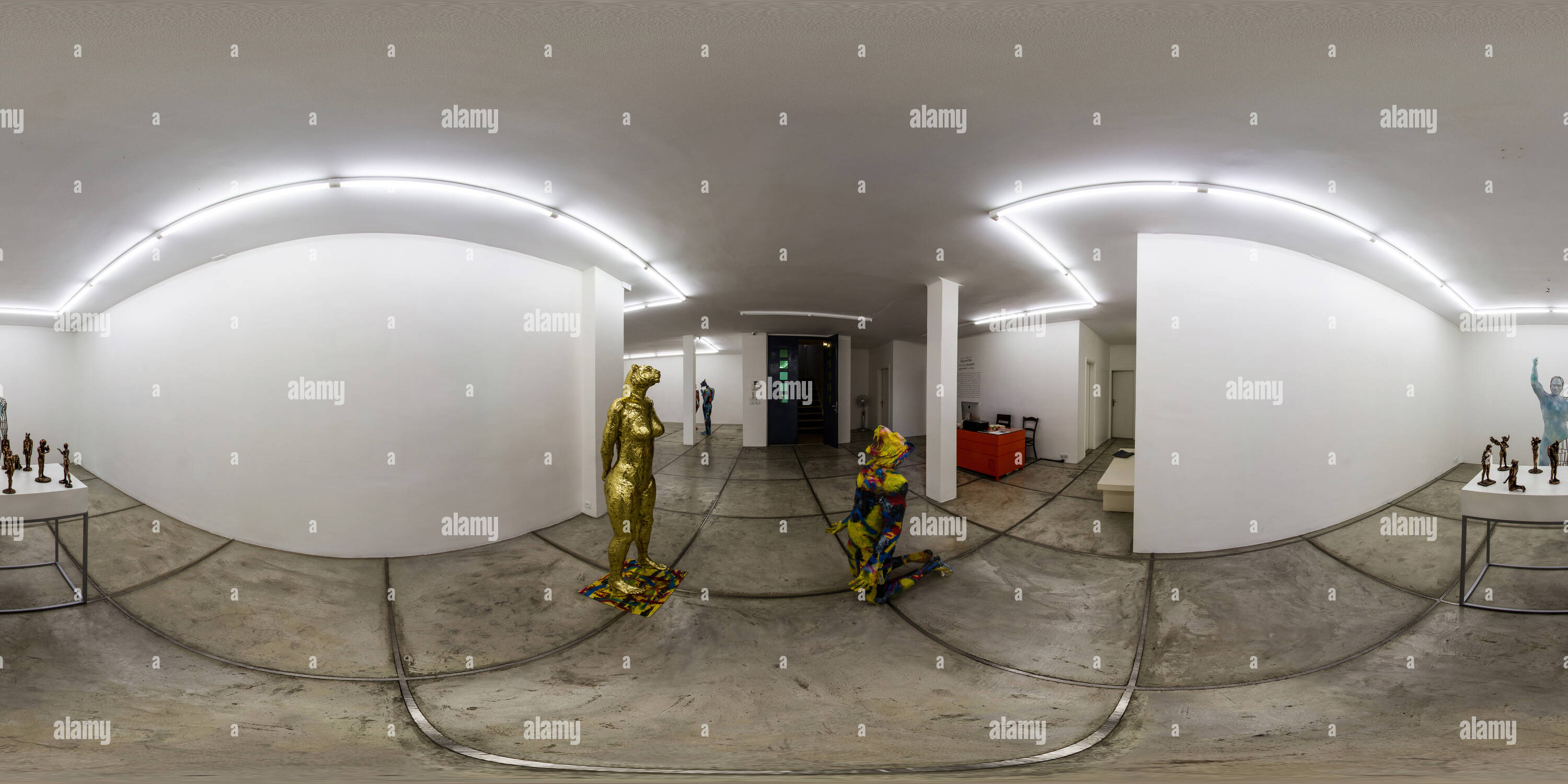 360° view of Etemad Gallery Apr 2015 Yousha Bashir Beyond Me 02 - Alamy