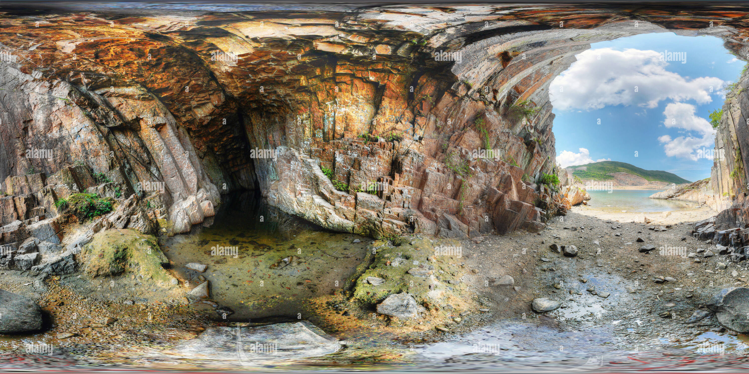 360° view of A Shallow Basalt Cave - Alamy