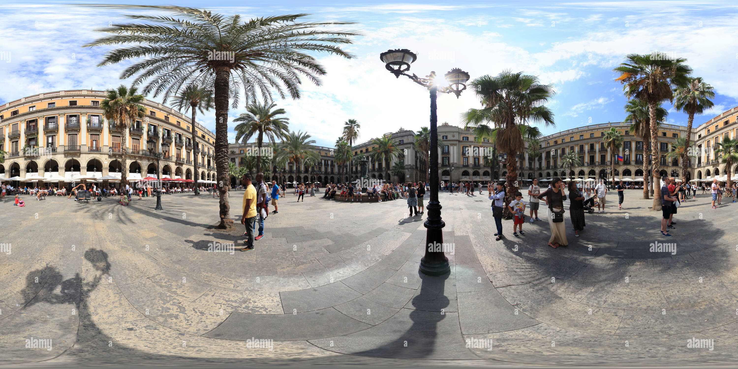 360° view of Placa Reial Barcelona - Alamy