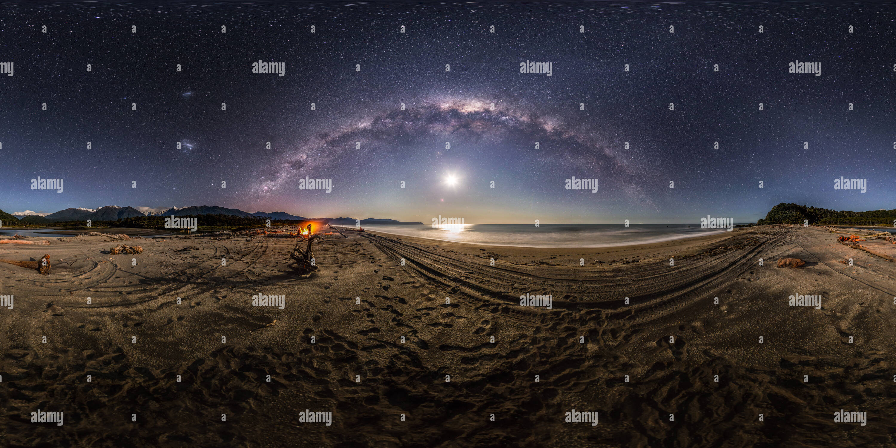 360° view of Bruce Bay Milky Way - Alamy