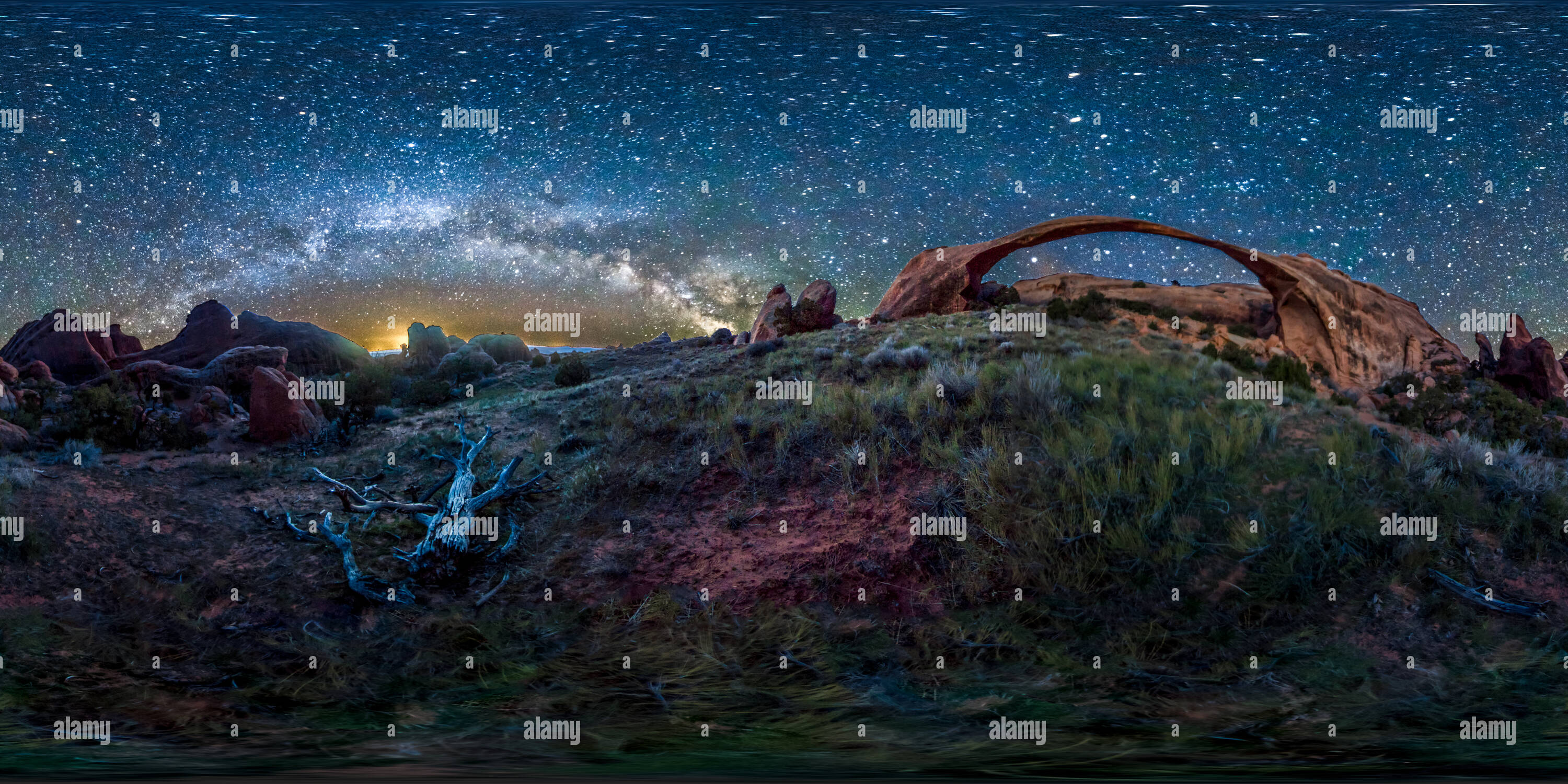 360° view of Landscape Arch & Milky Way - Alamy