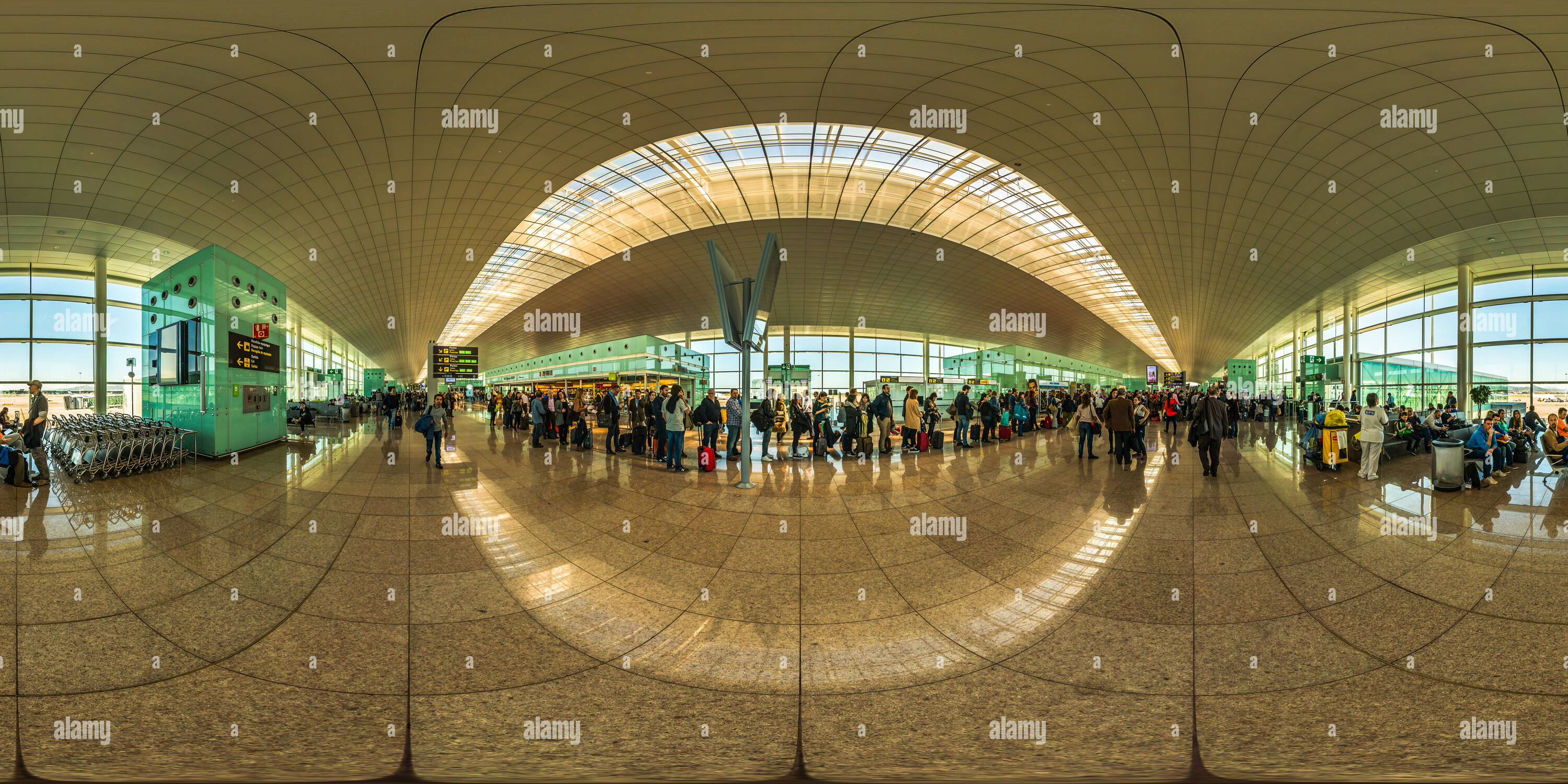 360° view of Boarding at Barcelona–El Prat Airport, Barcelona, 2015 - Alamy