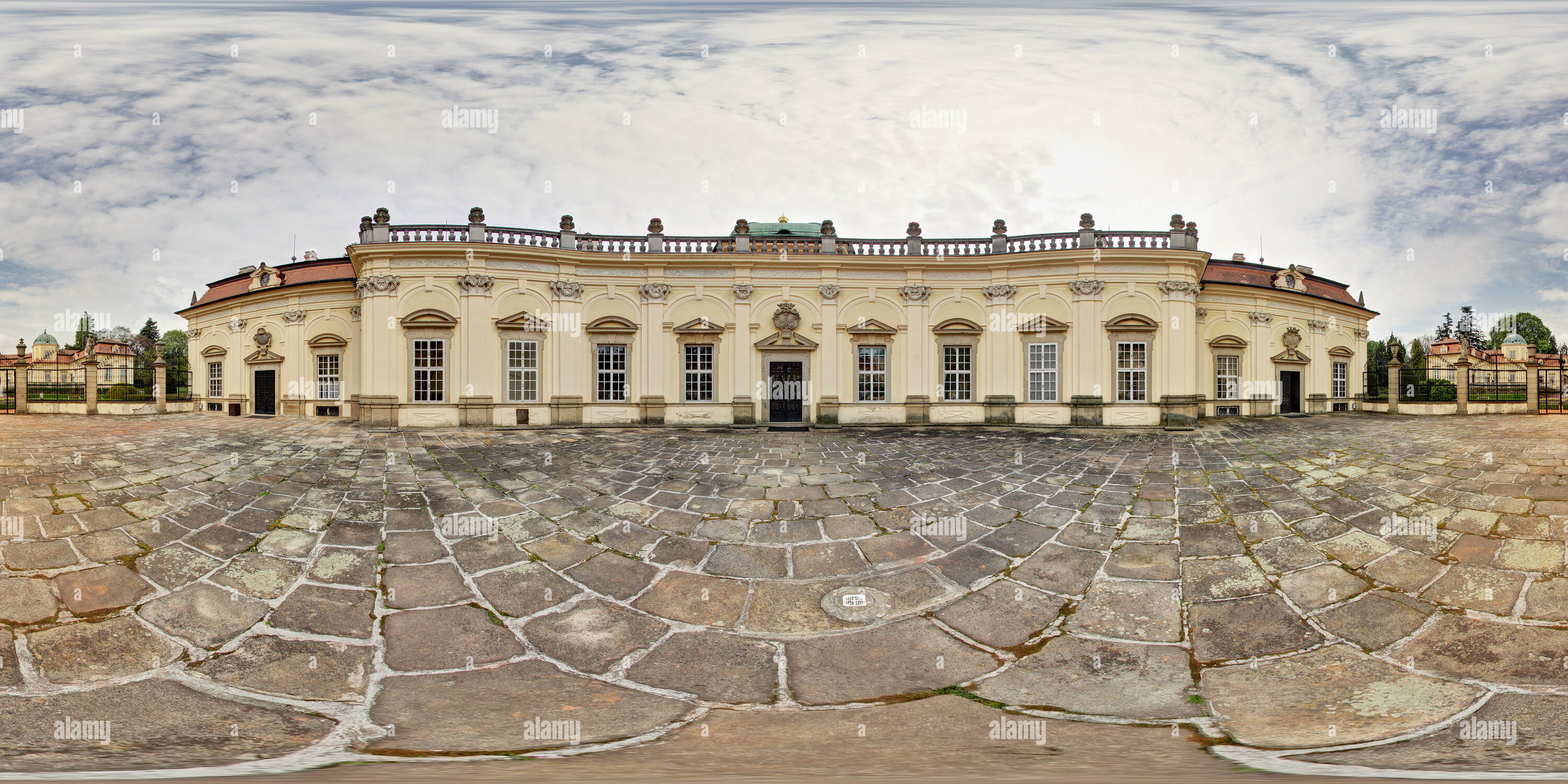 360° view of Chateau Buchlovice, courtyard - Alamy