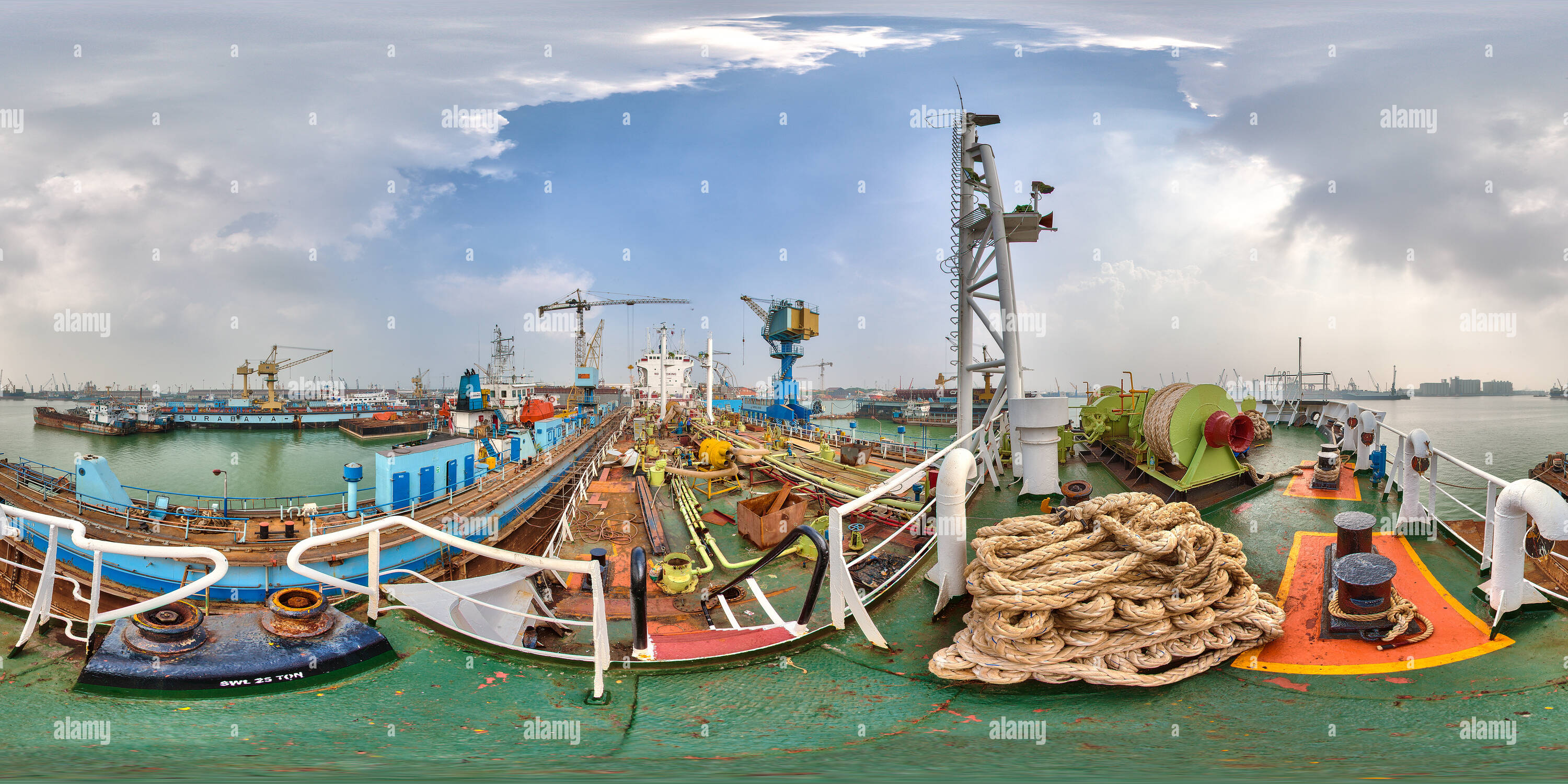 Ship being repaired hi-res stock photography and images - Alamy