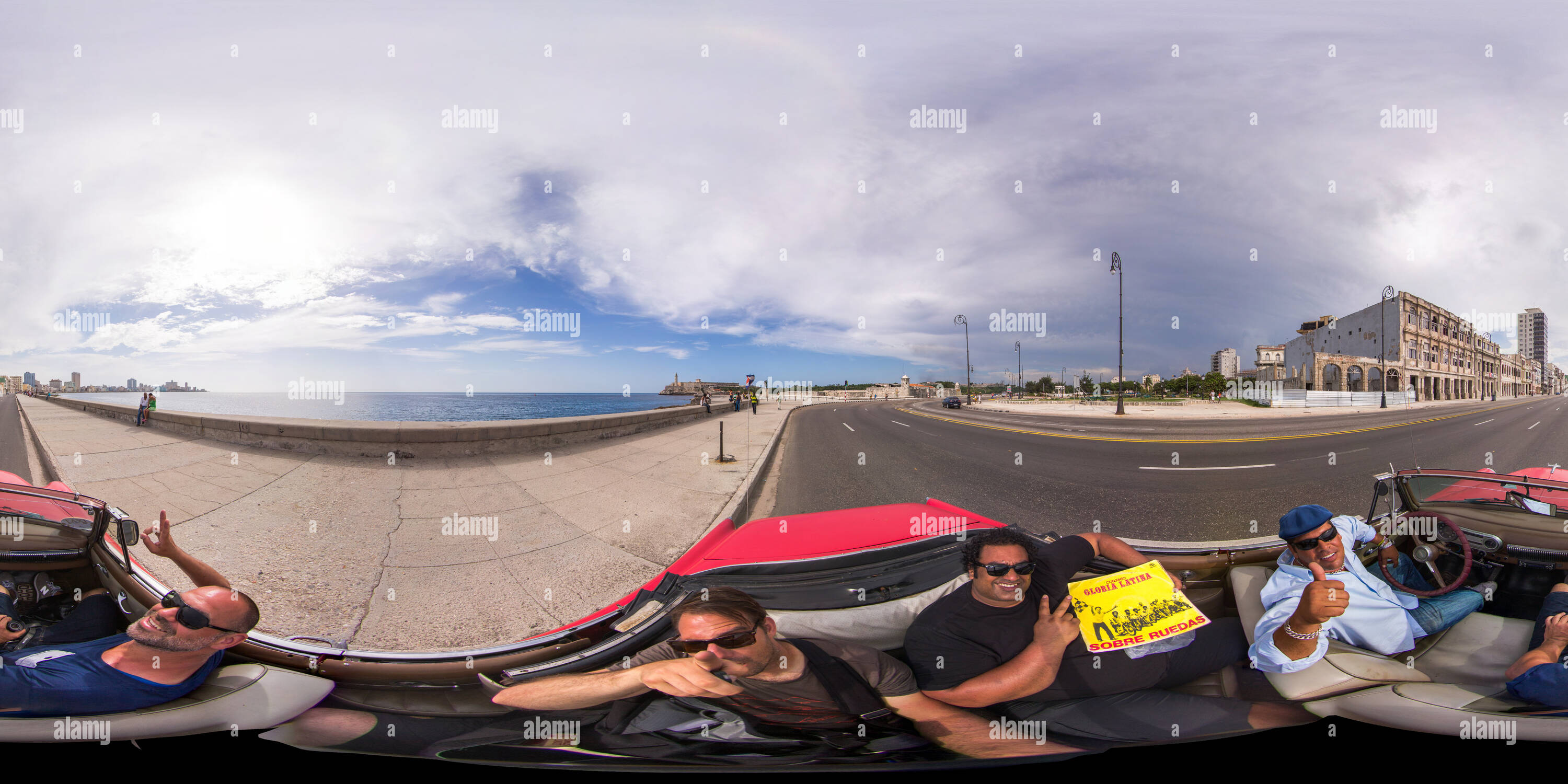 360° view of American Convertible Taxi Malecon Cuba - Alamy