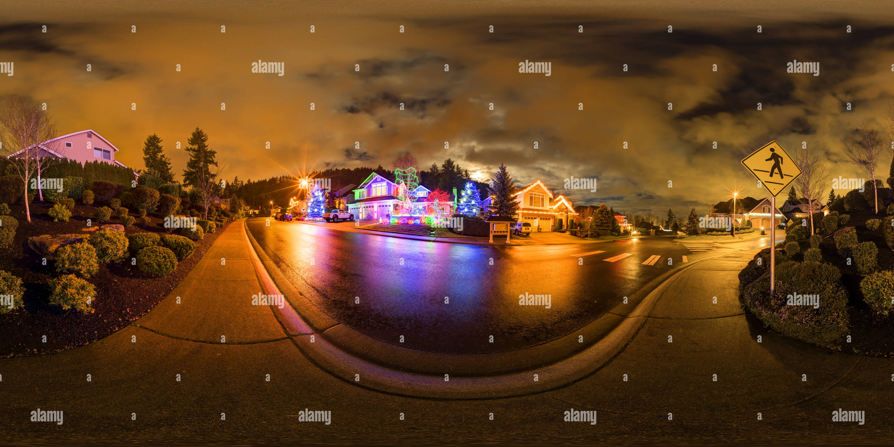 360° view of Moonrise Christmas, Newcastle, WA State - Alamy