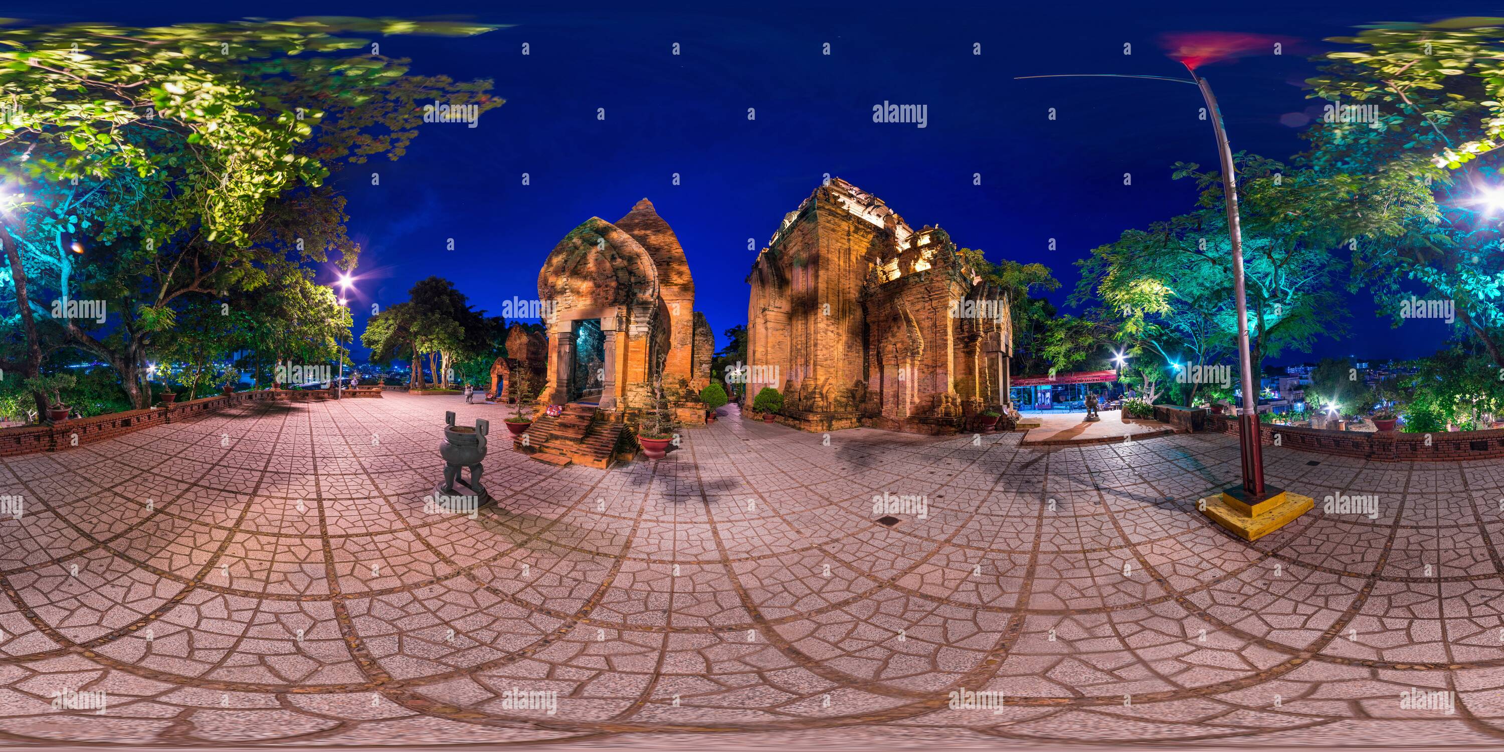 360° view of Po Nagar 1 (night view - Alamy