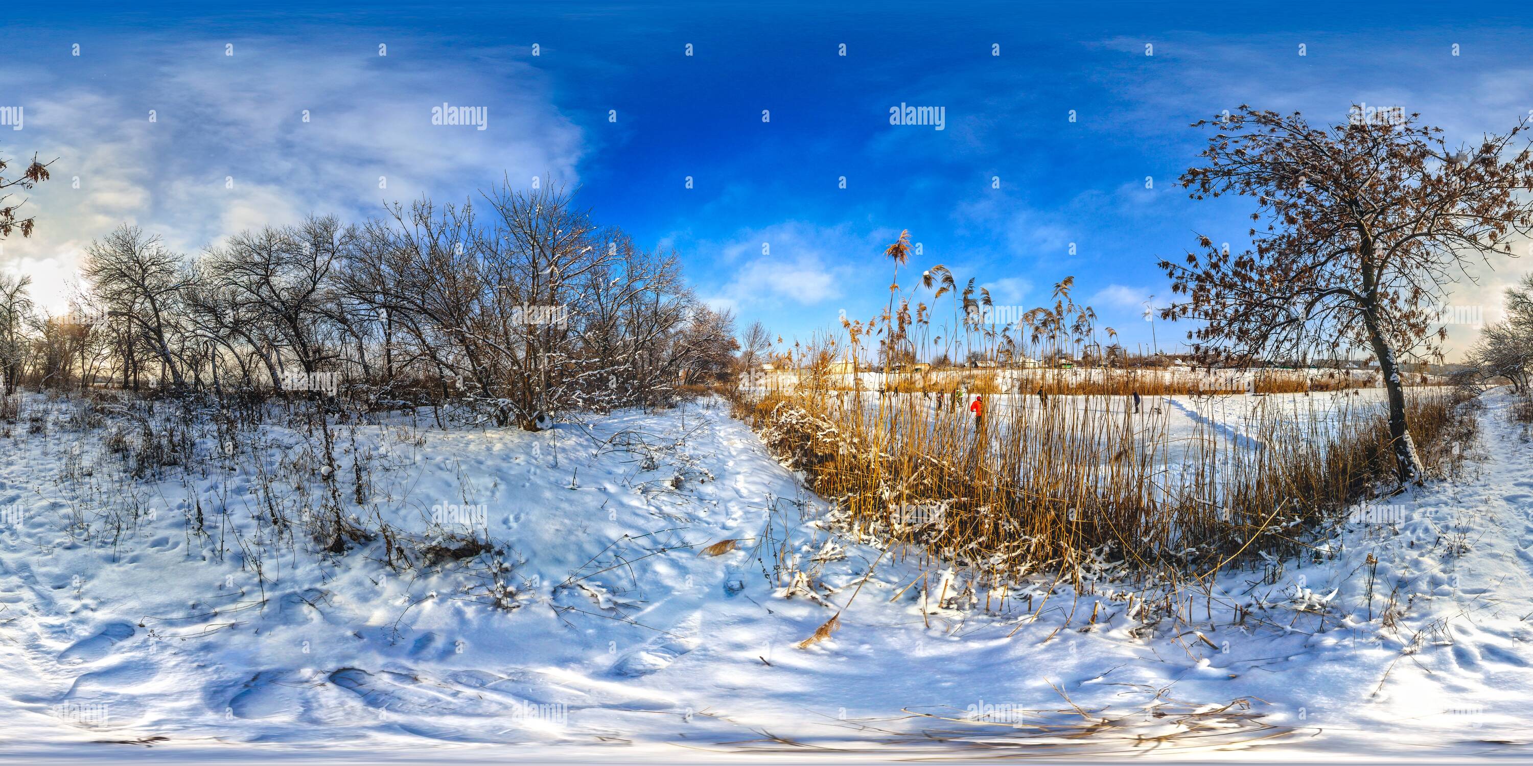 360° view of Hockey on frozen river. Druzhkovka - Alamy