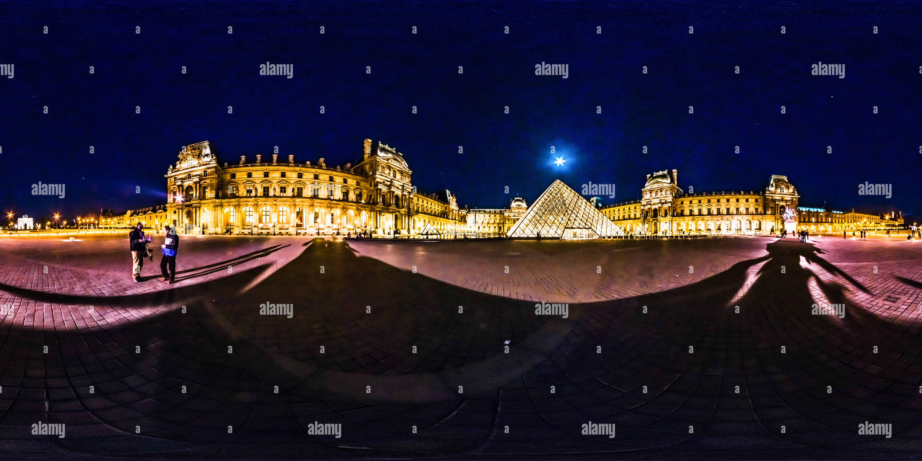 360° view of Pyramide du Louvre, Paris, 2014 - Alamy
