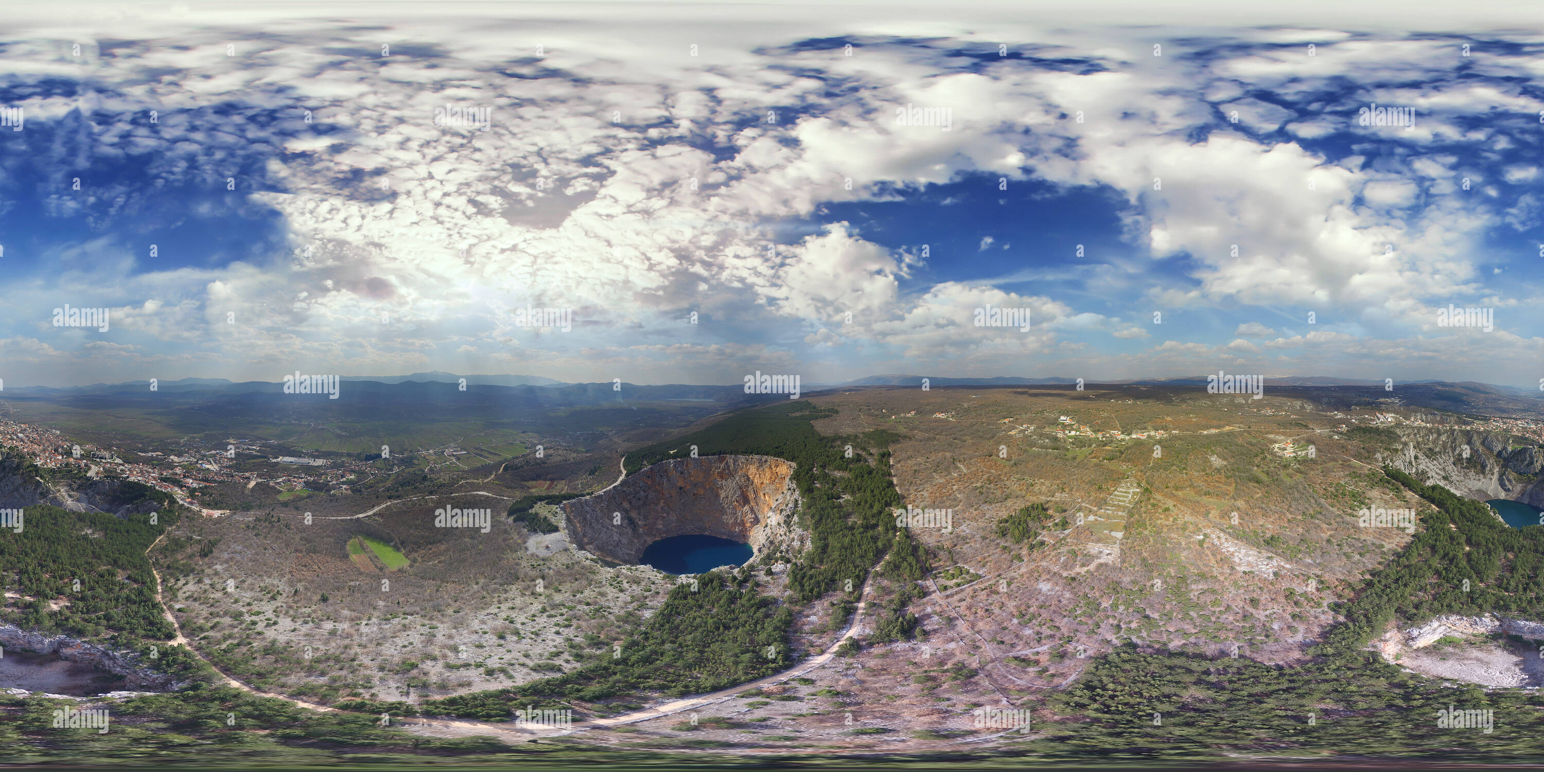 360° view of Red and Blue - Alamy