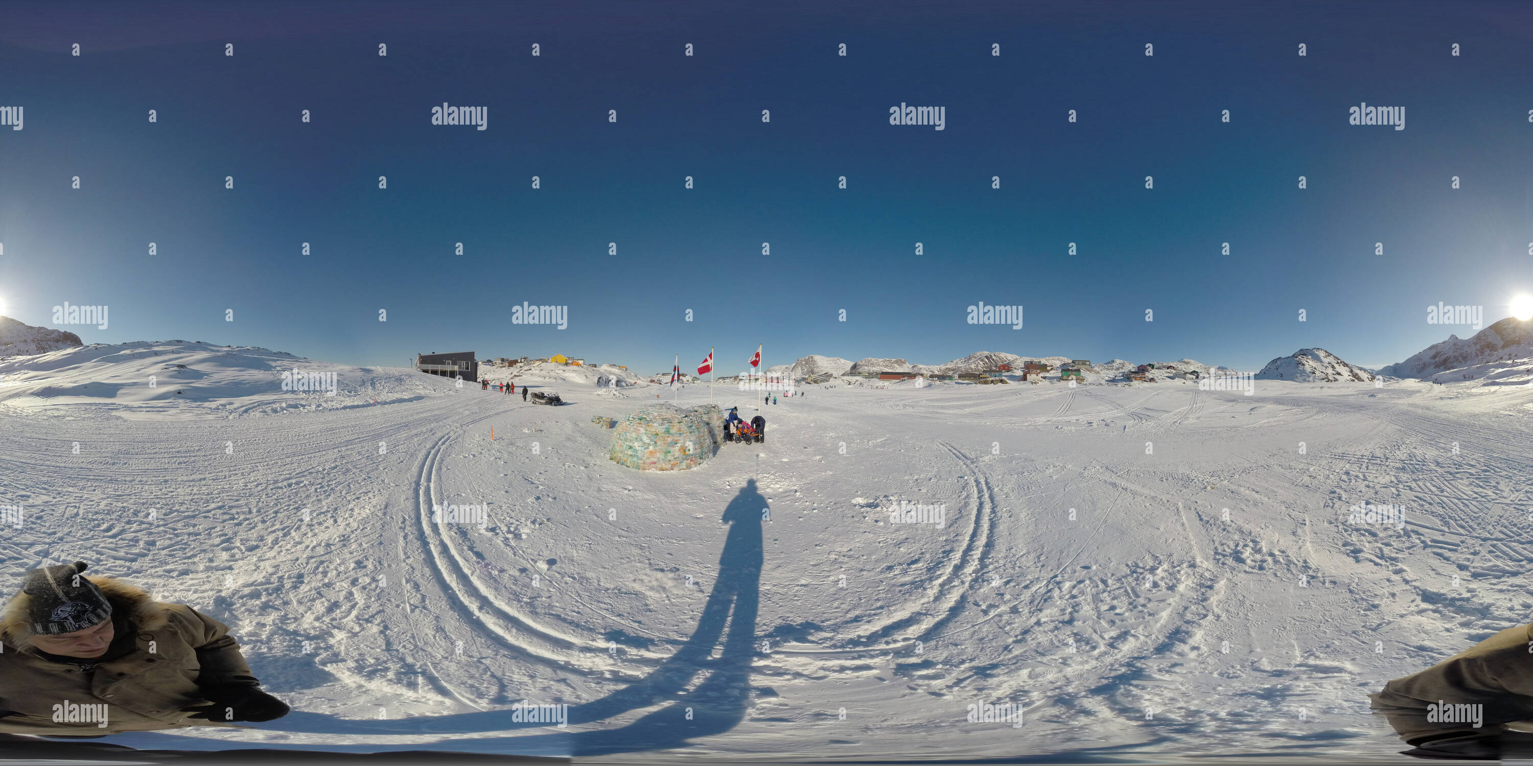 Igloo greenland hi-res stock photography and images - Alamy