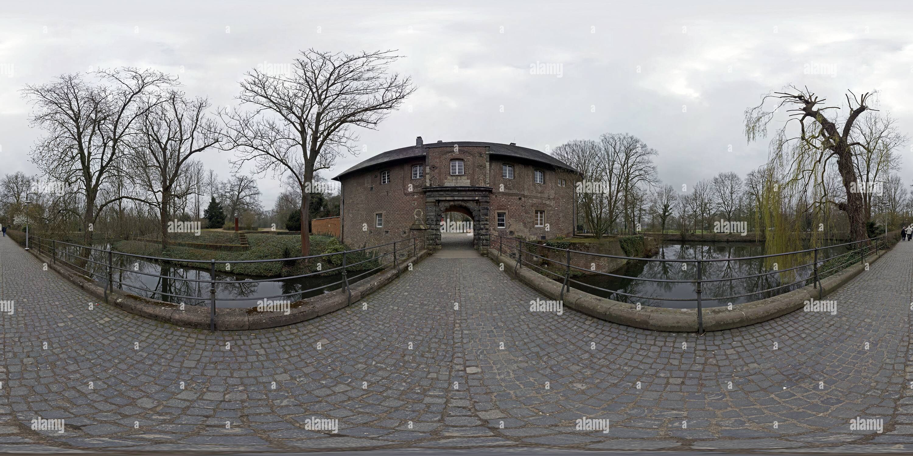 360° view of Castle Rheydt, Renaissance Castle, Gate - Alamy