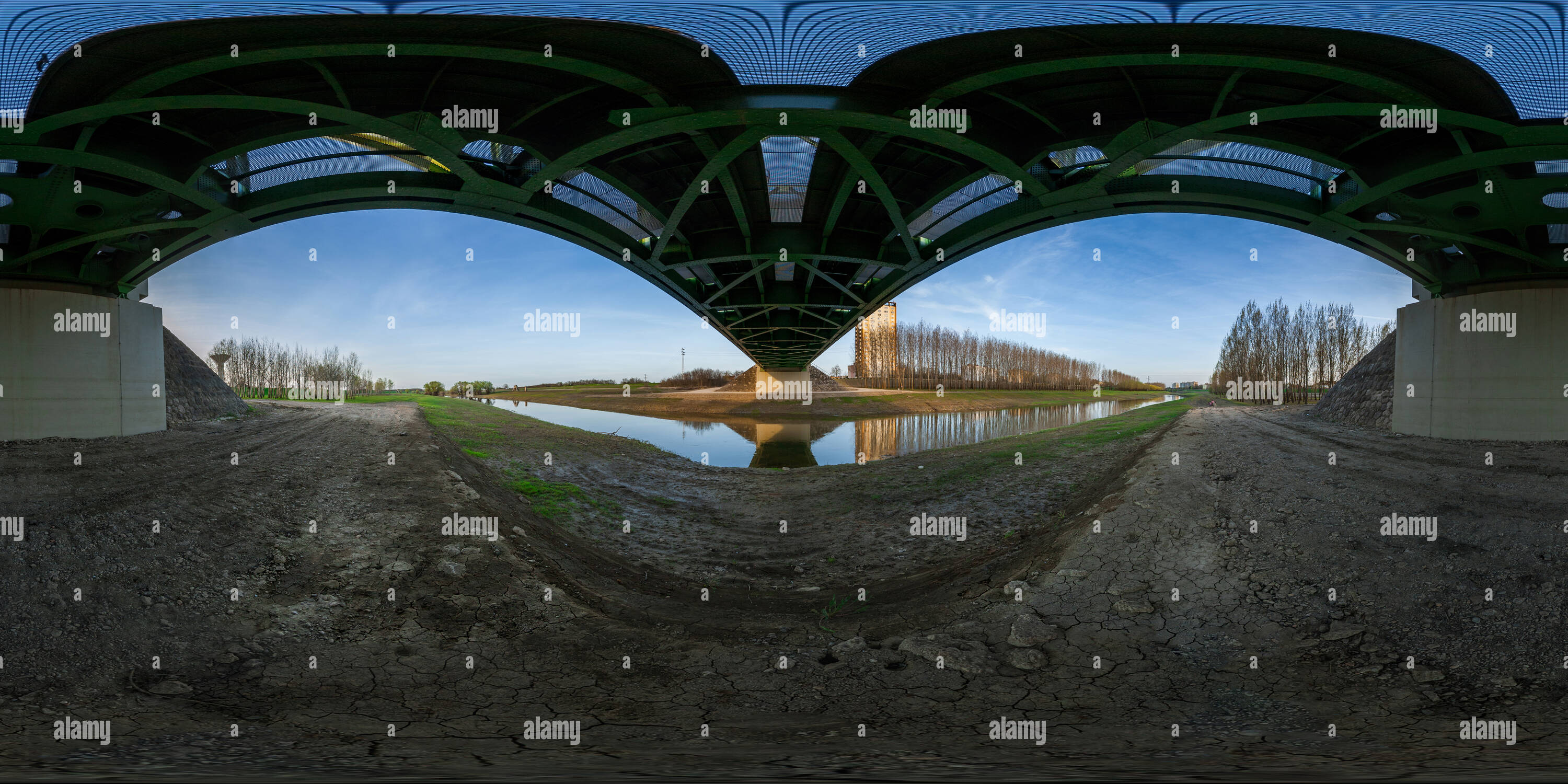 360° view of Zagyva vasúti híd alatt - Alamy