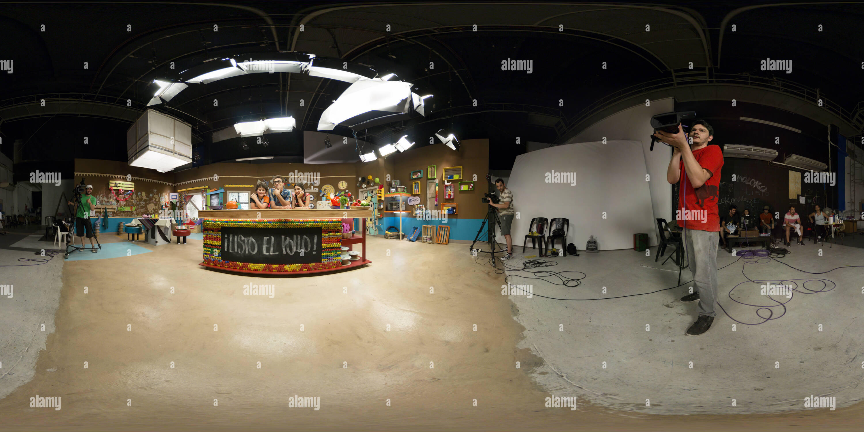 360° view of Listo el Pollo - Set de grabación - Alamy