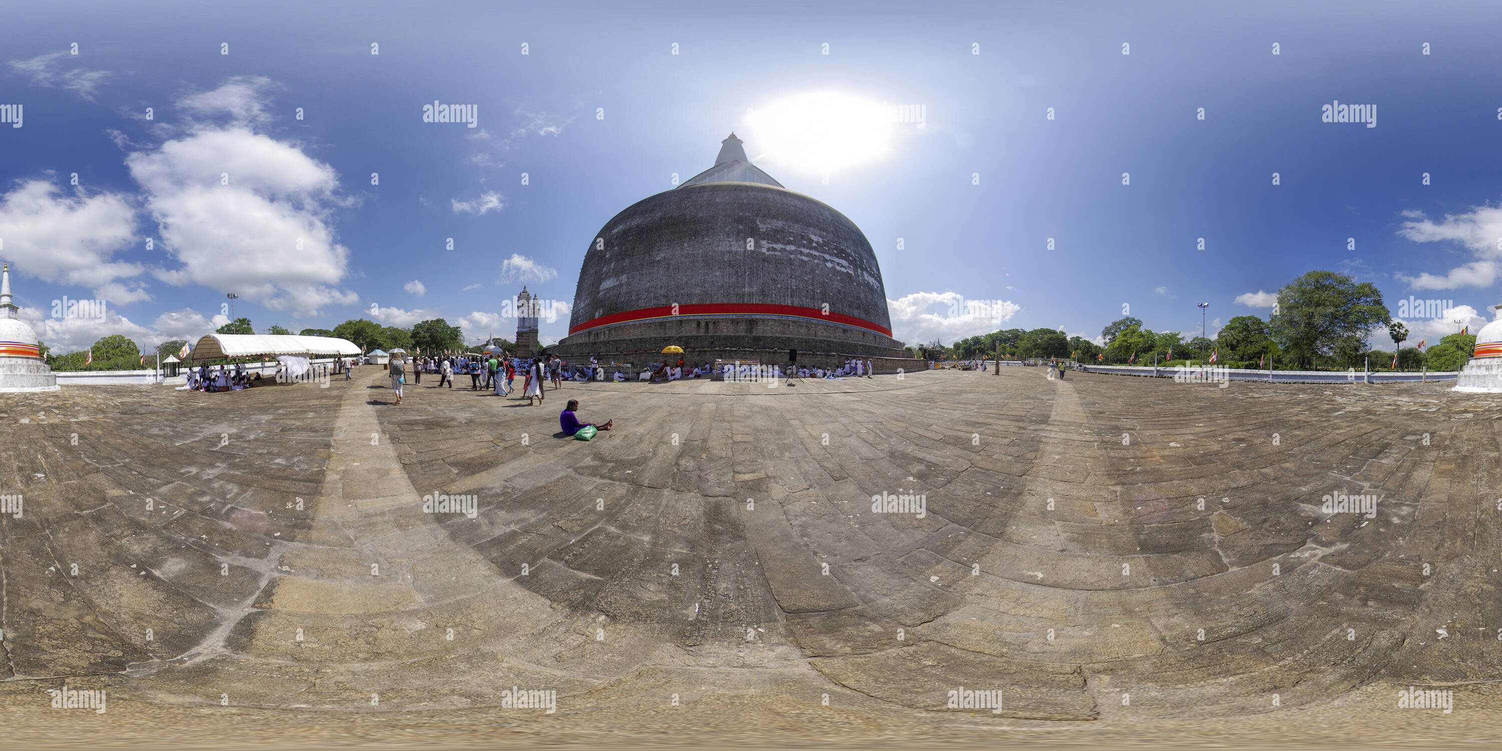 360° view of Ruwanwelisaya stupa at noon in Anuradhapura, Sri Lanka - Alamy