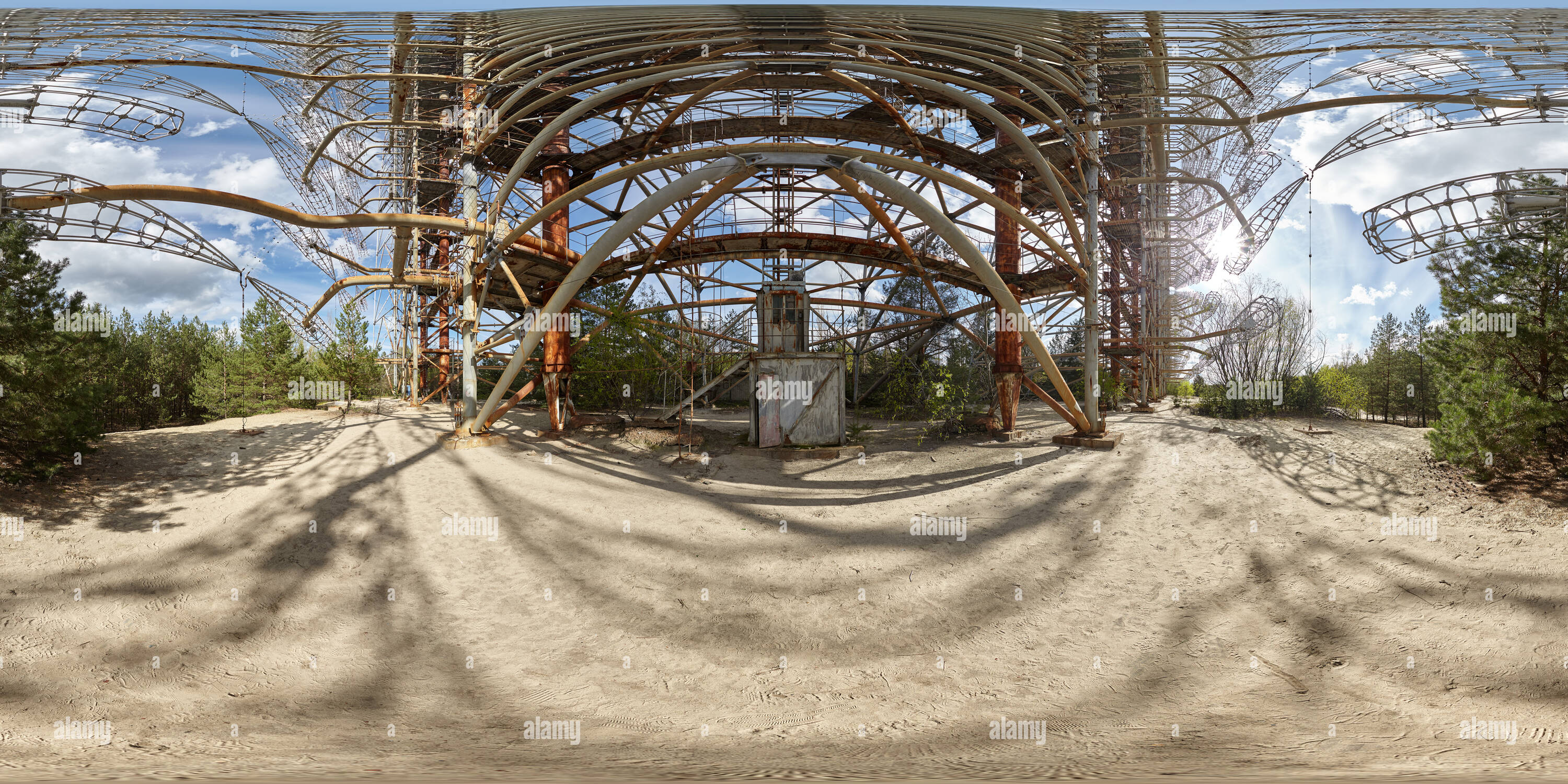 360° view of Duga-3 radar system - Alamy