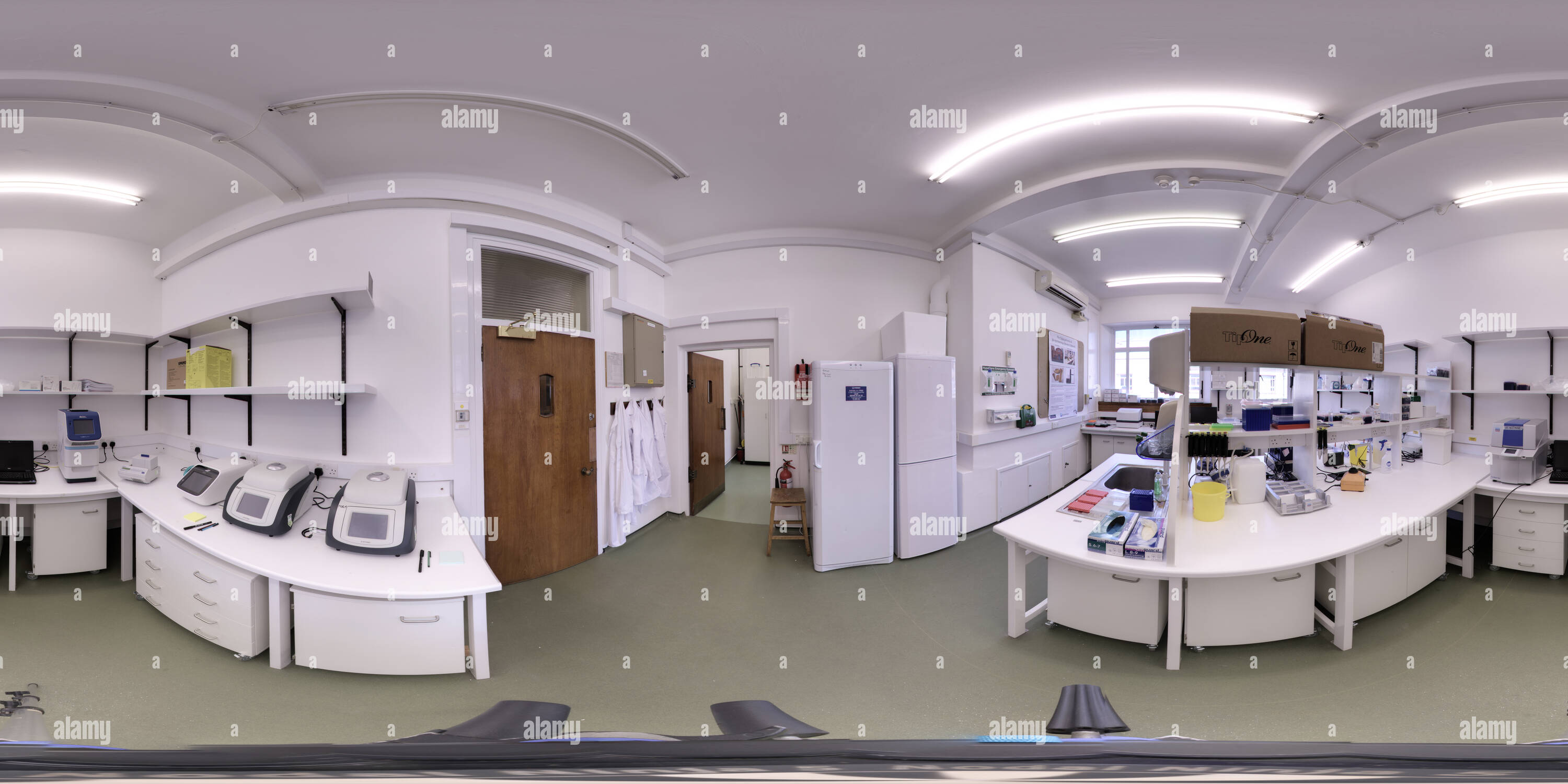 360° view of Palaeo-Barn Post- PCR set up room. View A - Alamy