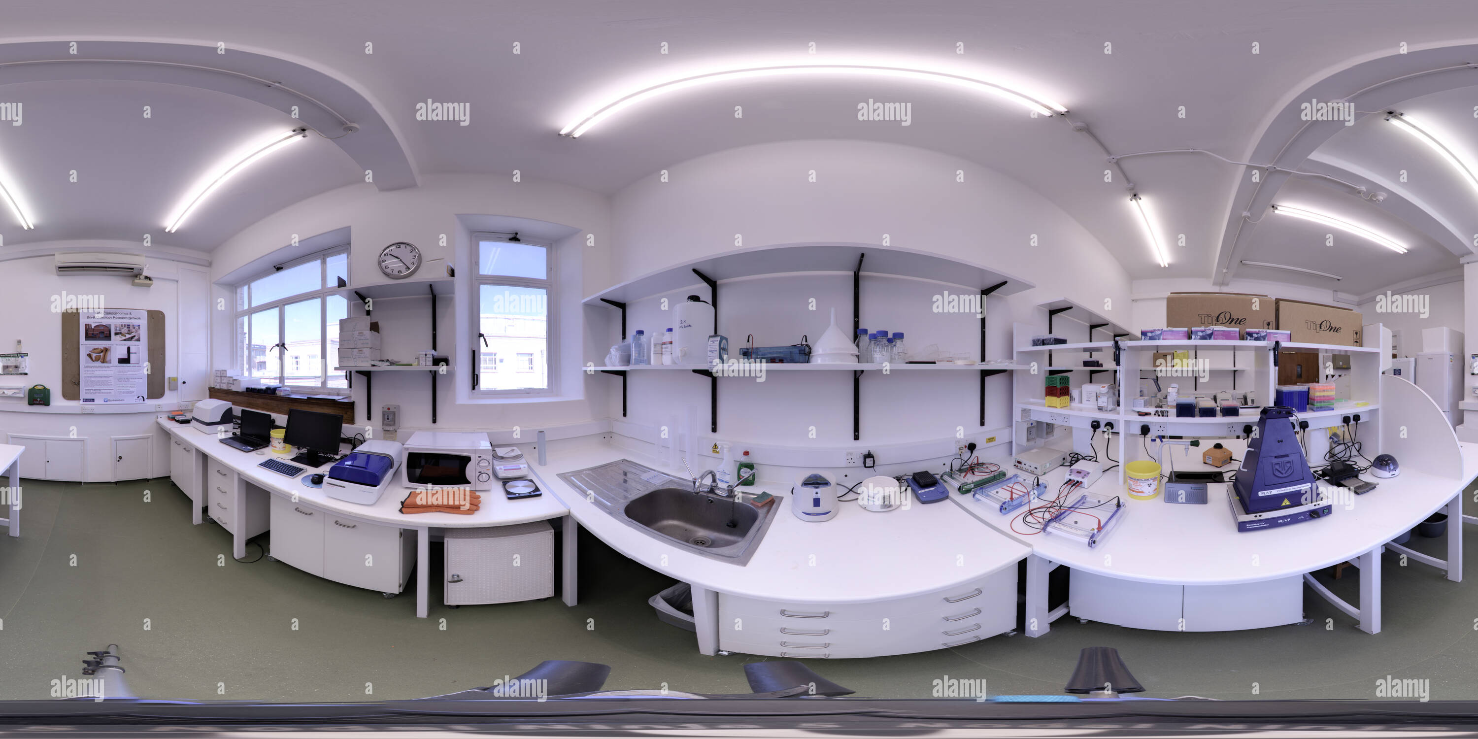 360° view of Palaeo-Barn Post- PCR set up room. View B - Alamy