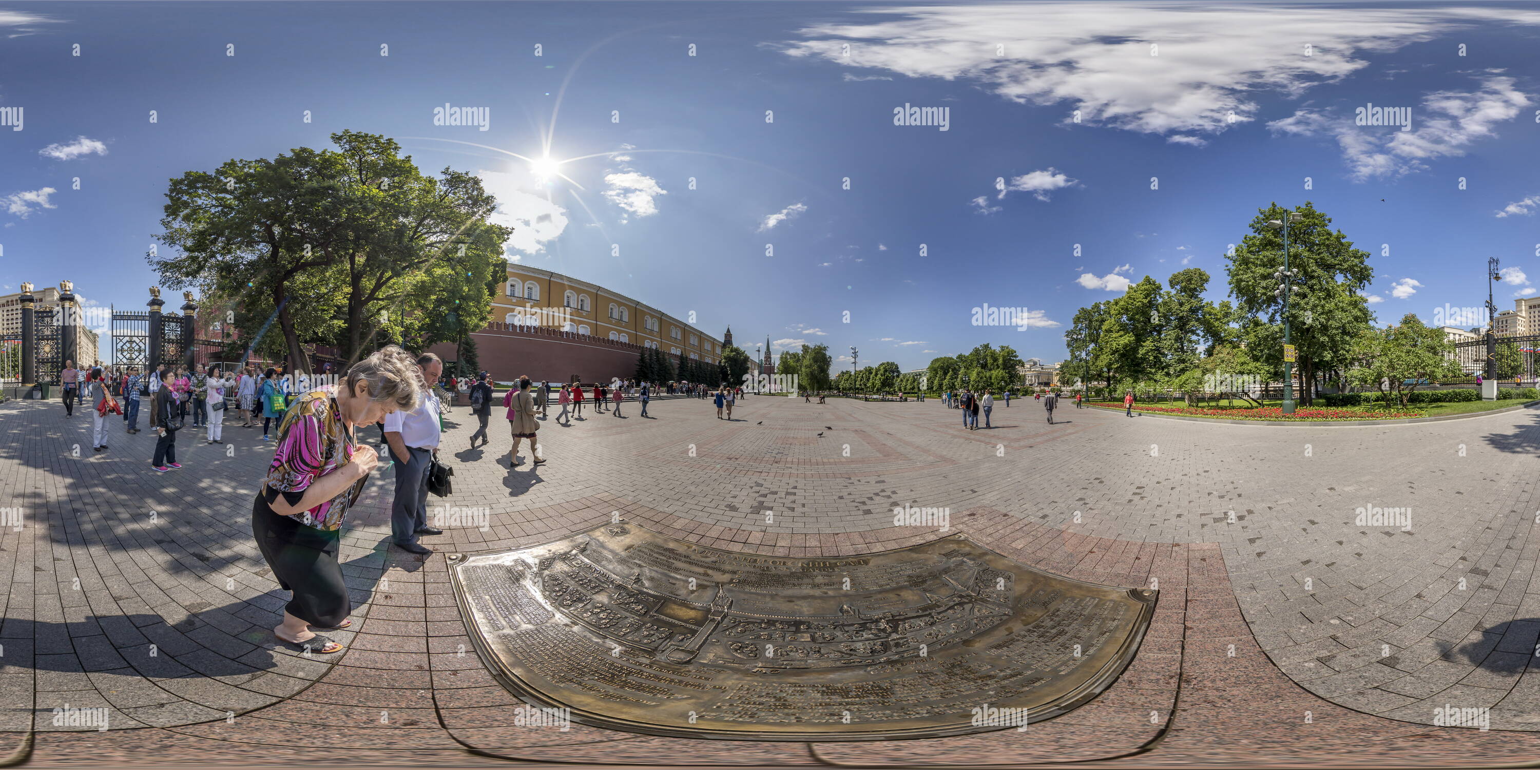 360° view of Aleksandrovsky Sad In Moscow 11 - Alamy