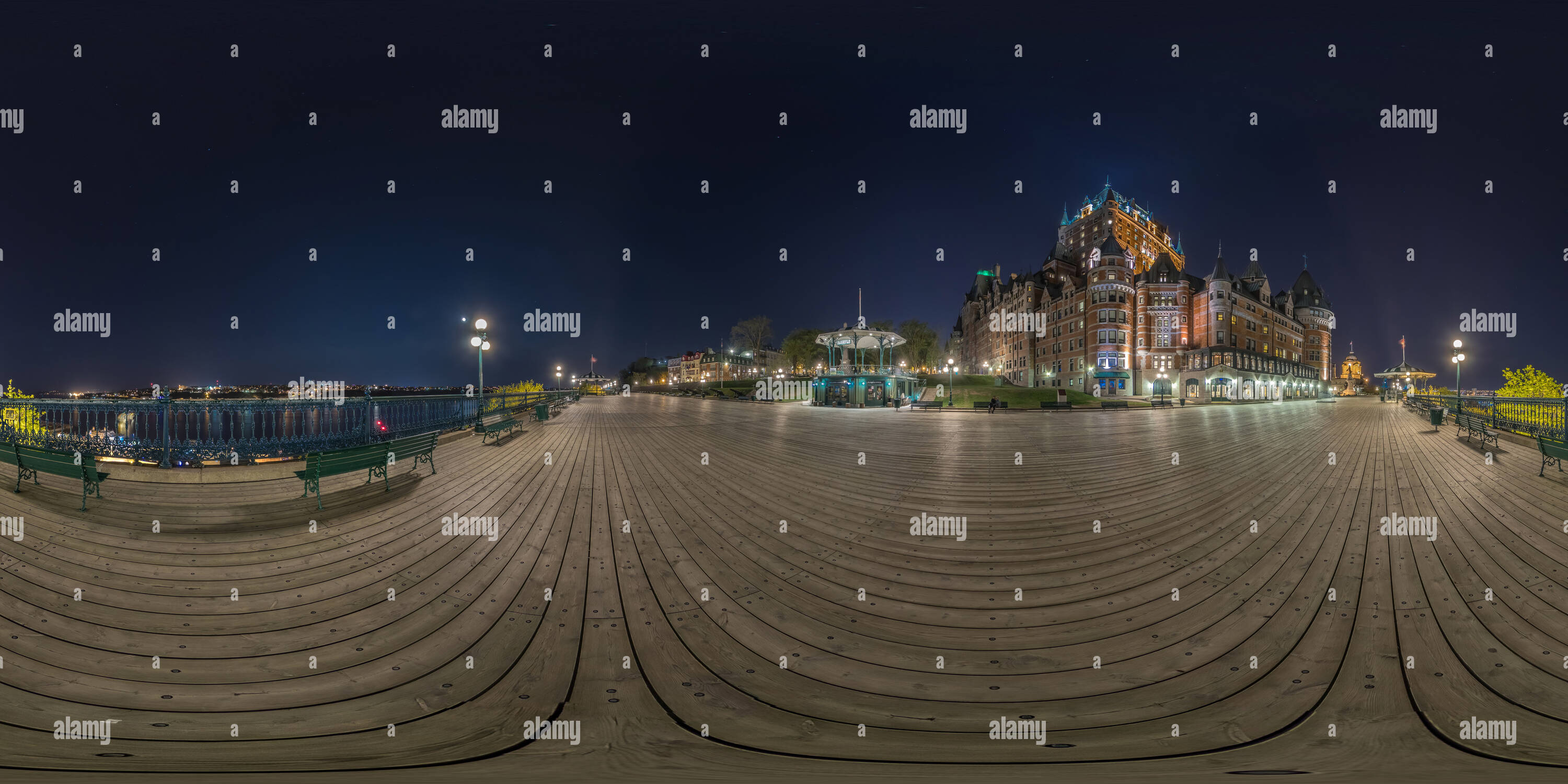360° view of Boardwalk of Quebec City at night - Alamy