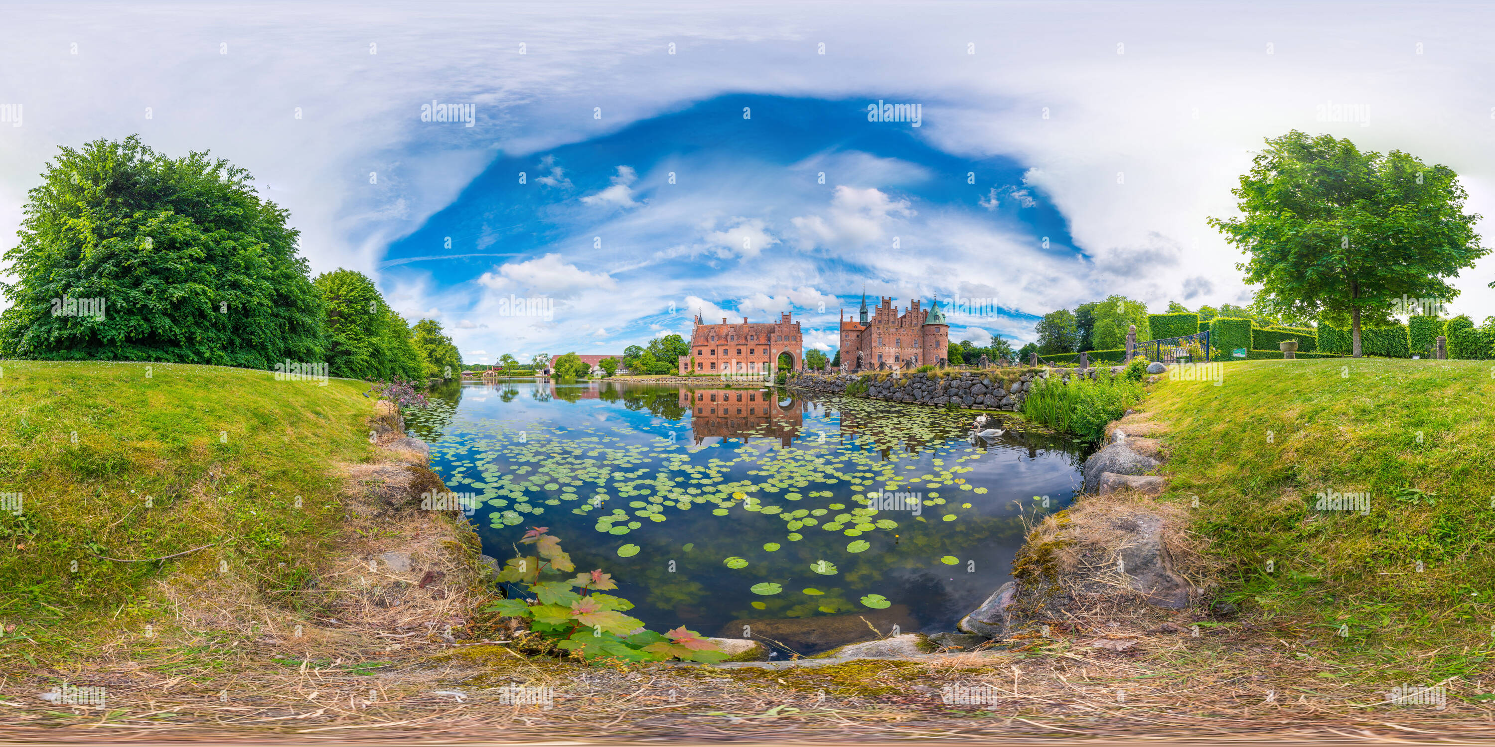 360° view of Egeskov castle 2 - Alamy