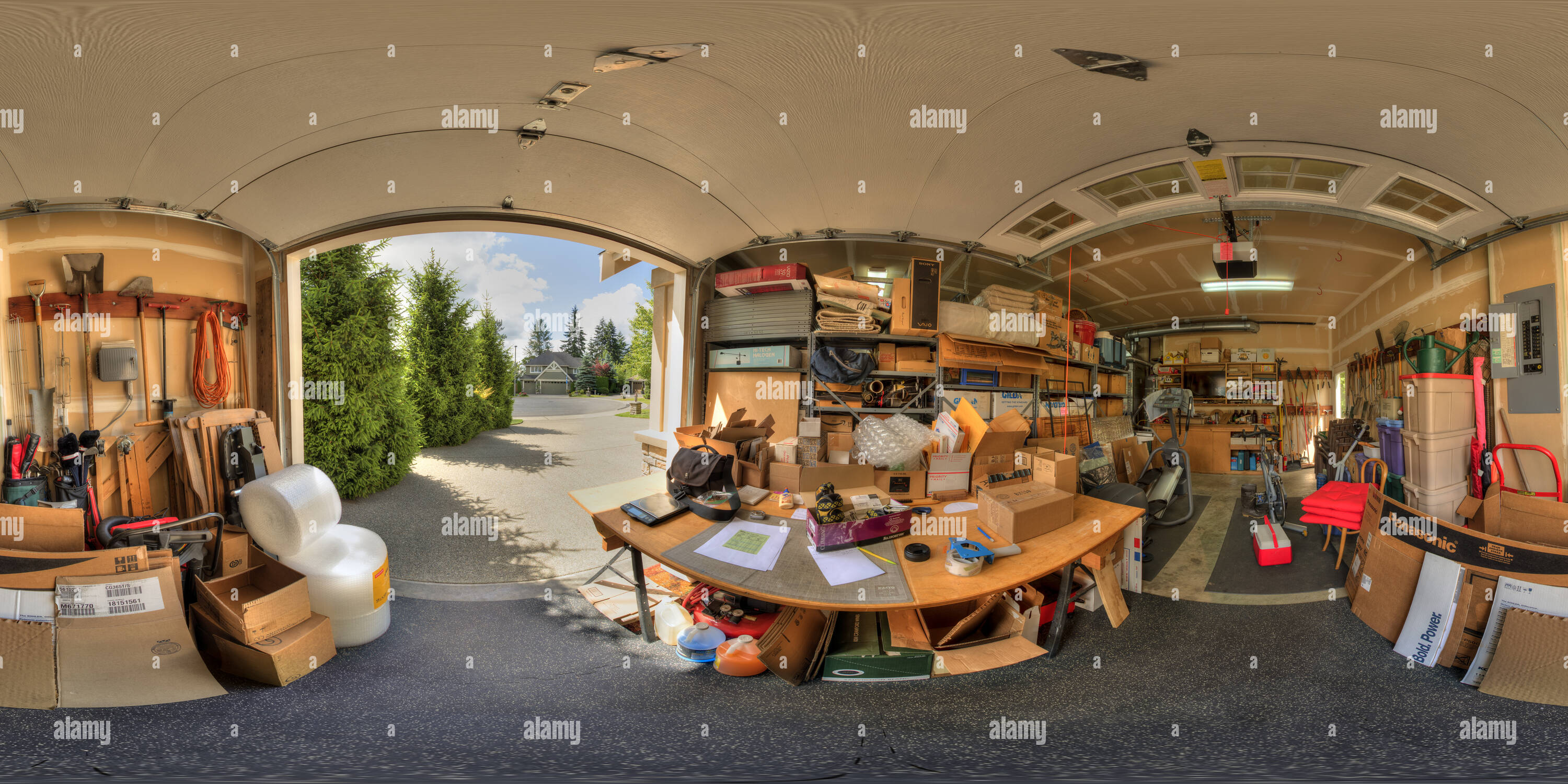 Cluttered Garage Stock Photos & Cluttered Garage Stock Images - Alamy