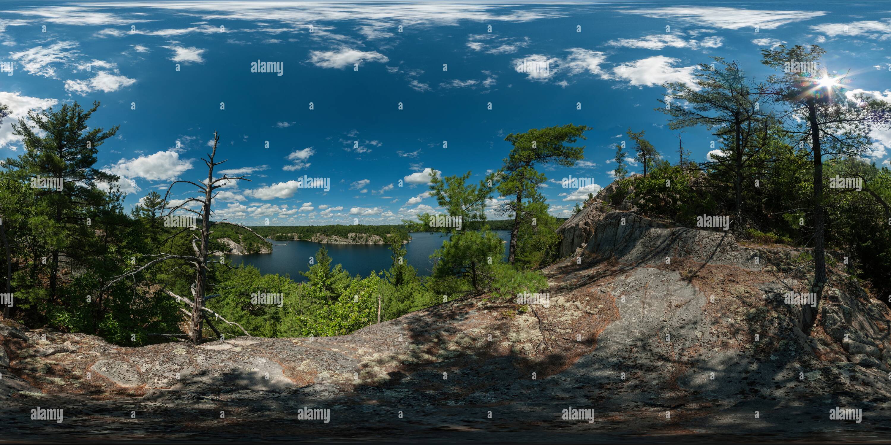 360° view of On Alligator Rock at Charlton Lake - Alamy
