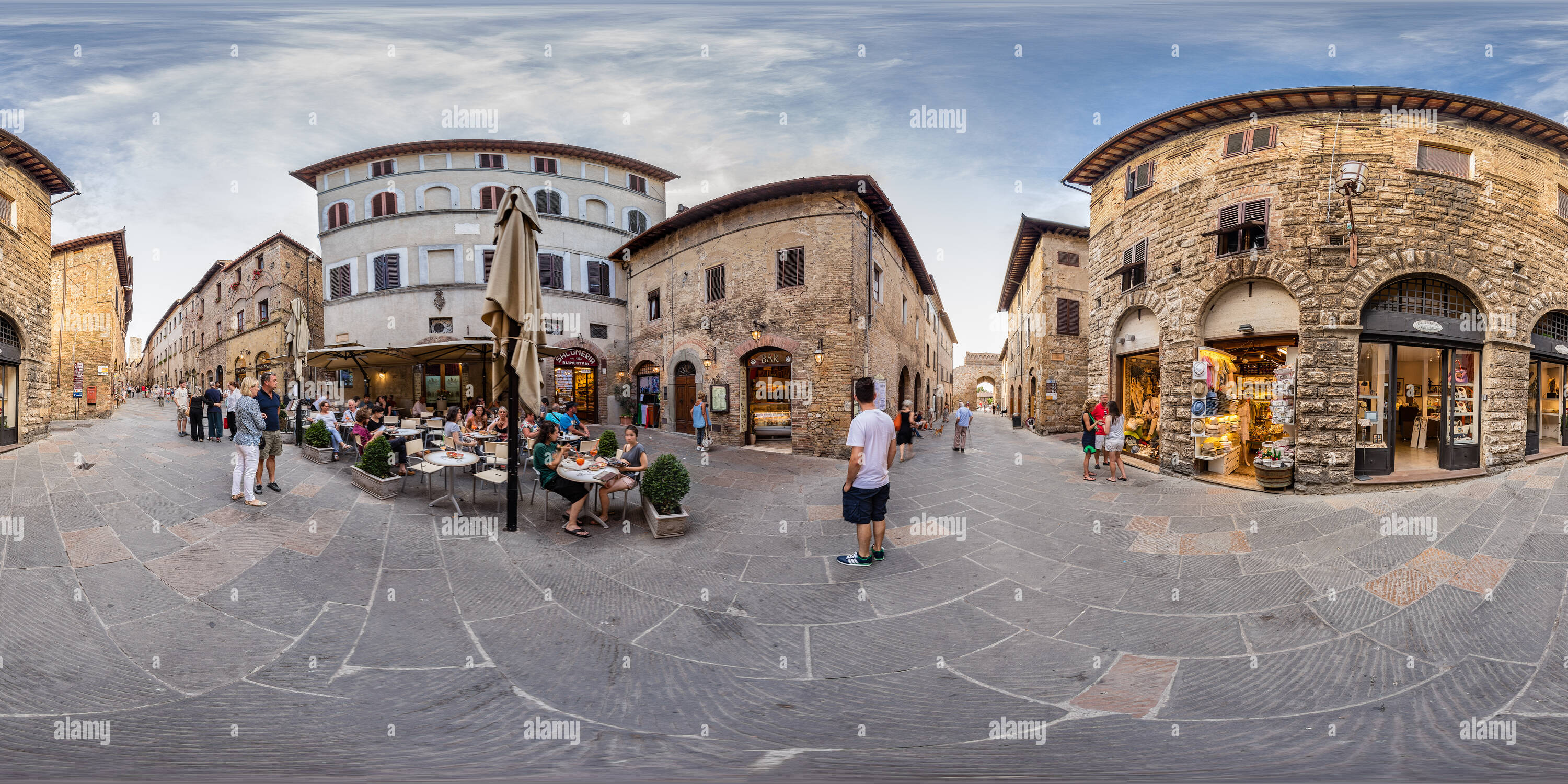 360° view of Via S. Matteo. Italy - Alamy