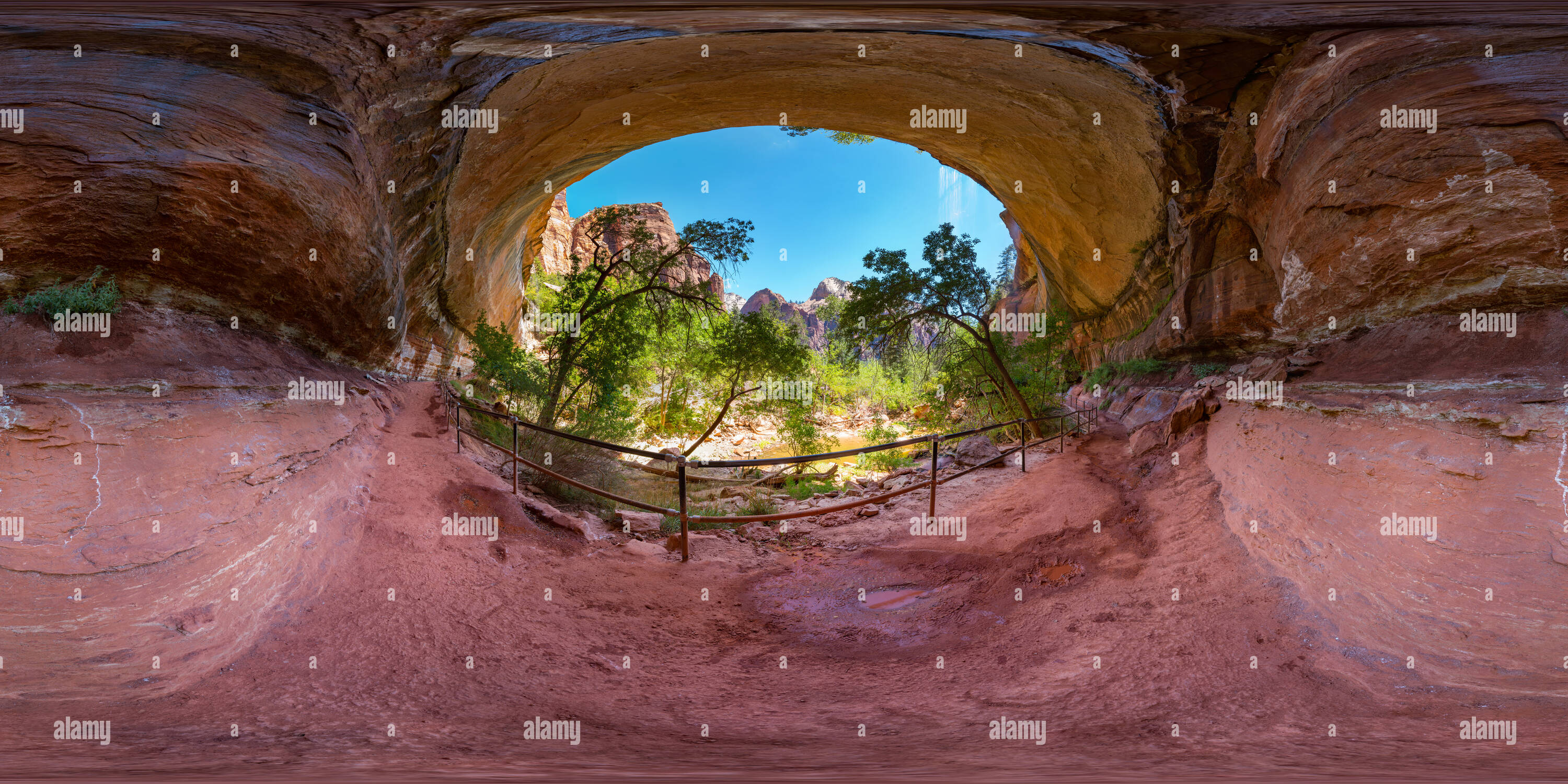 360° view of Lower Emerald Pools Zion NP - Alamy