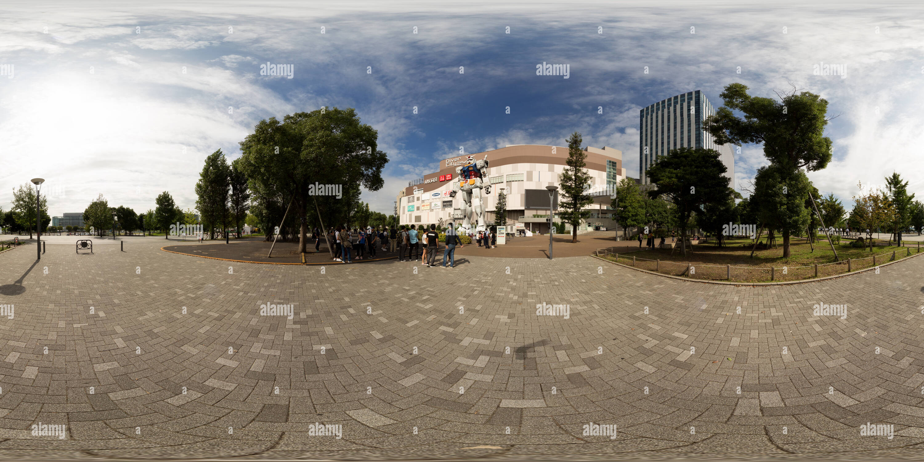 360° view of Life-Size Gundam Robot - Alamy