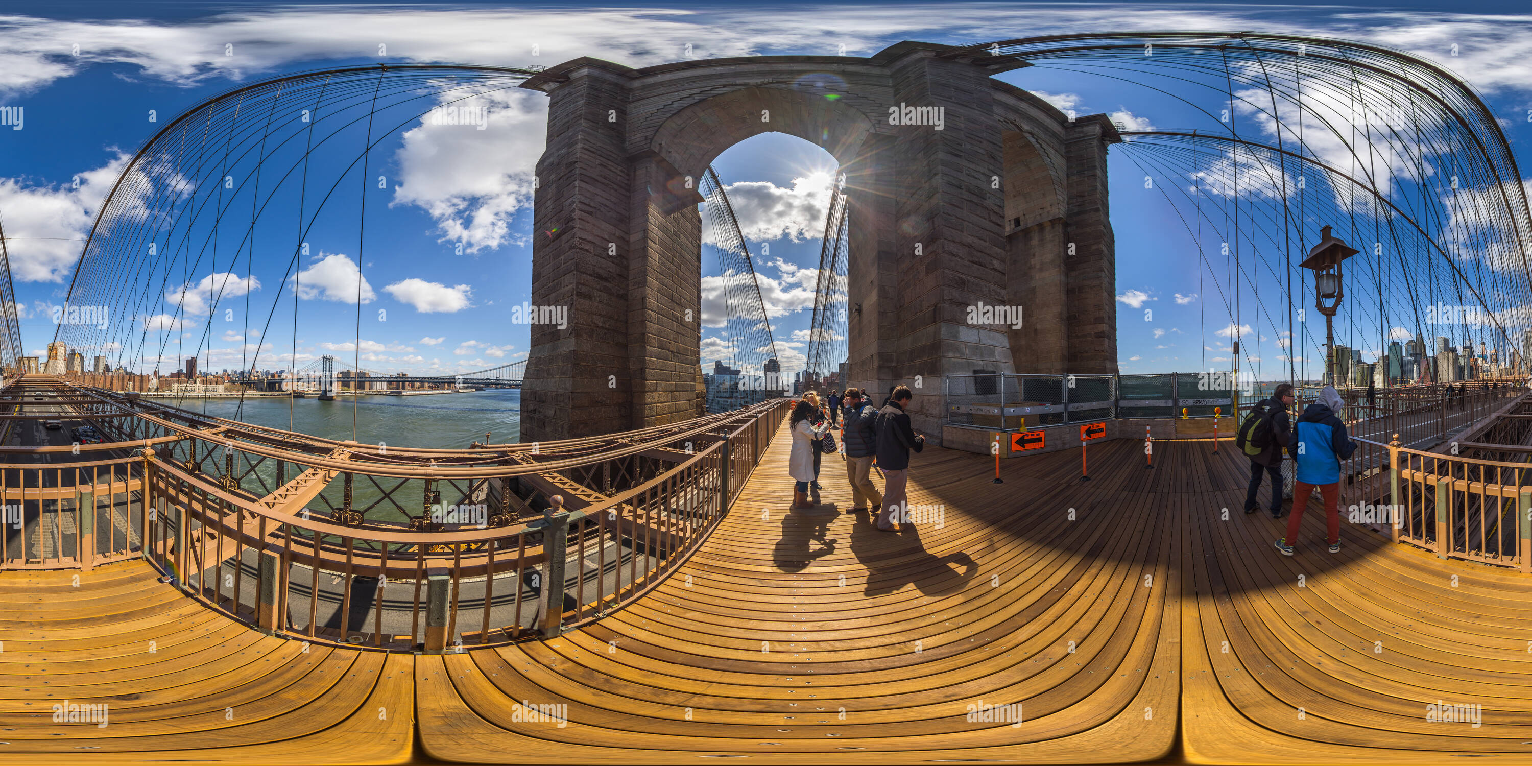 360° view of Brooklyn Bridge, 1st bridge pillar East, NY - Alamy