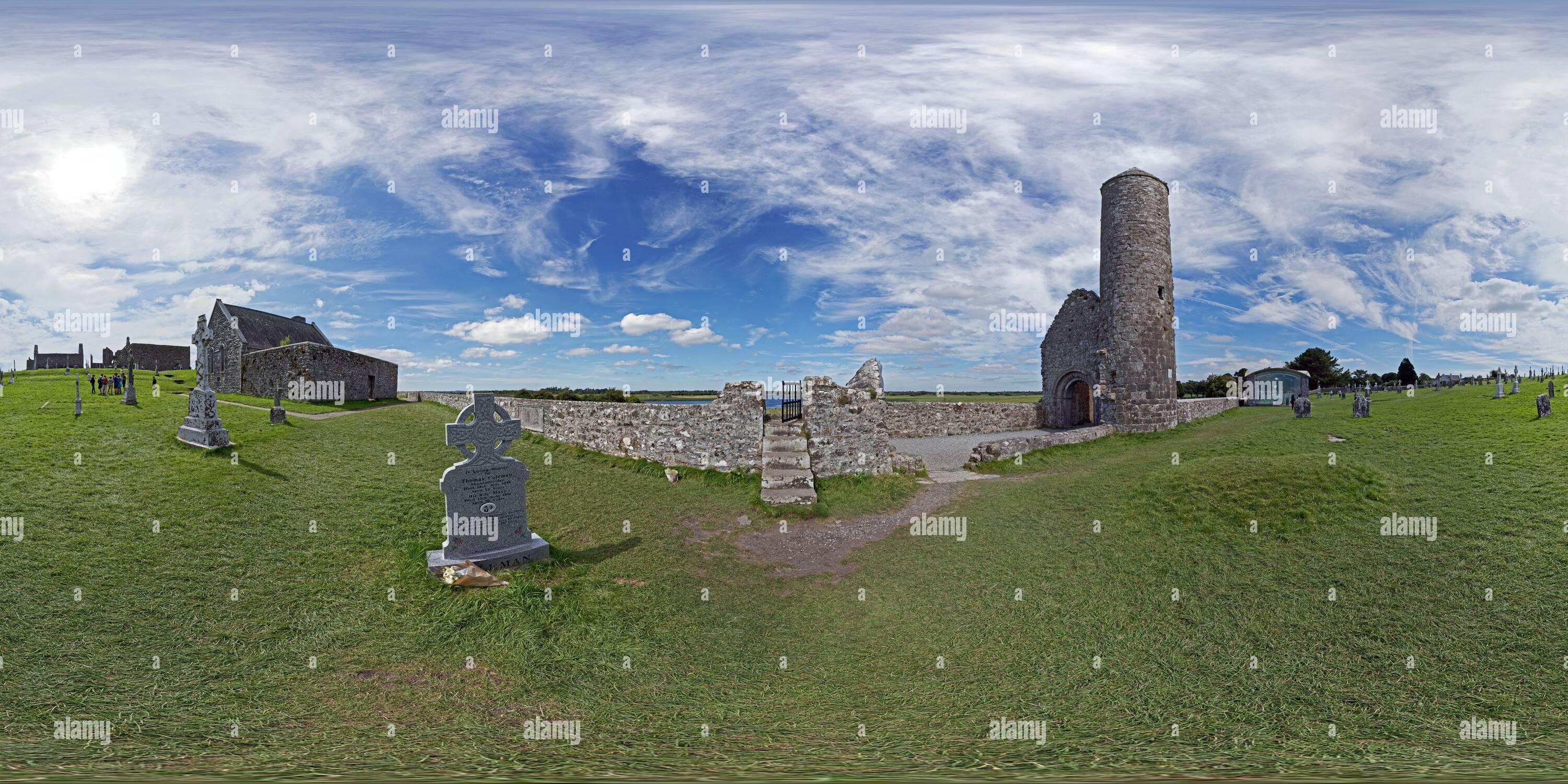 360° view of Clonmacnoise - Monastery - Temple Connor and Temple Finian ...