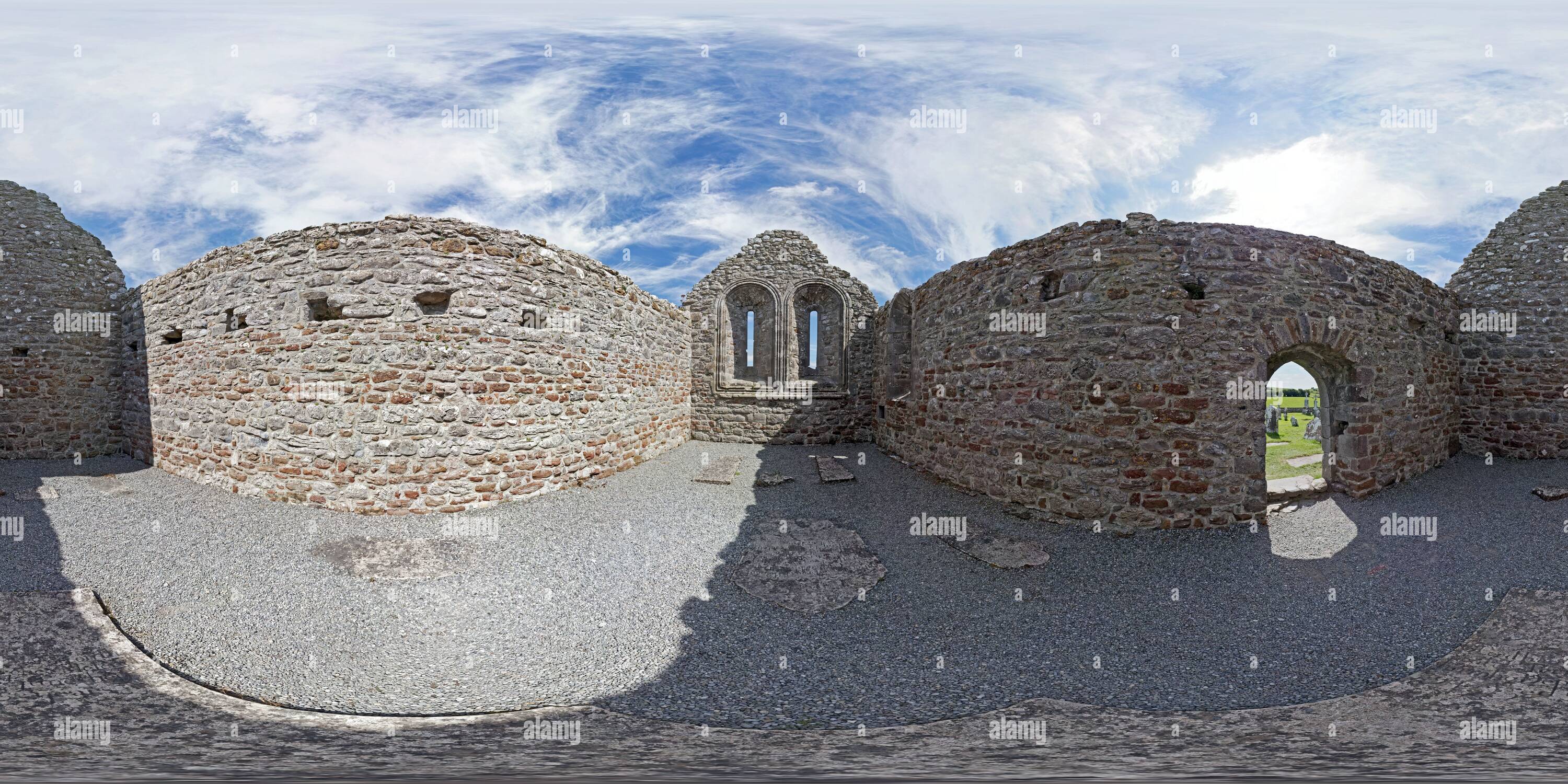 360° view of Clonmacnoise - Monastery - Temple Rí - Alamy