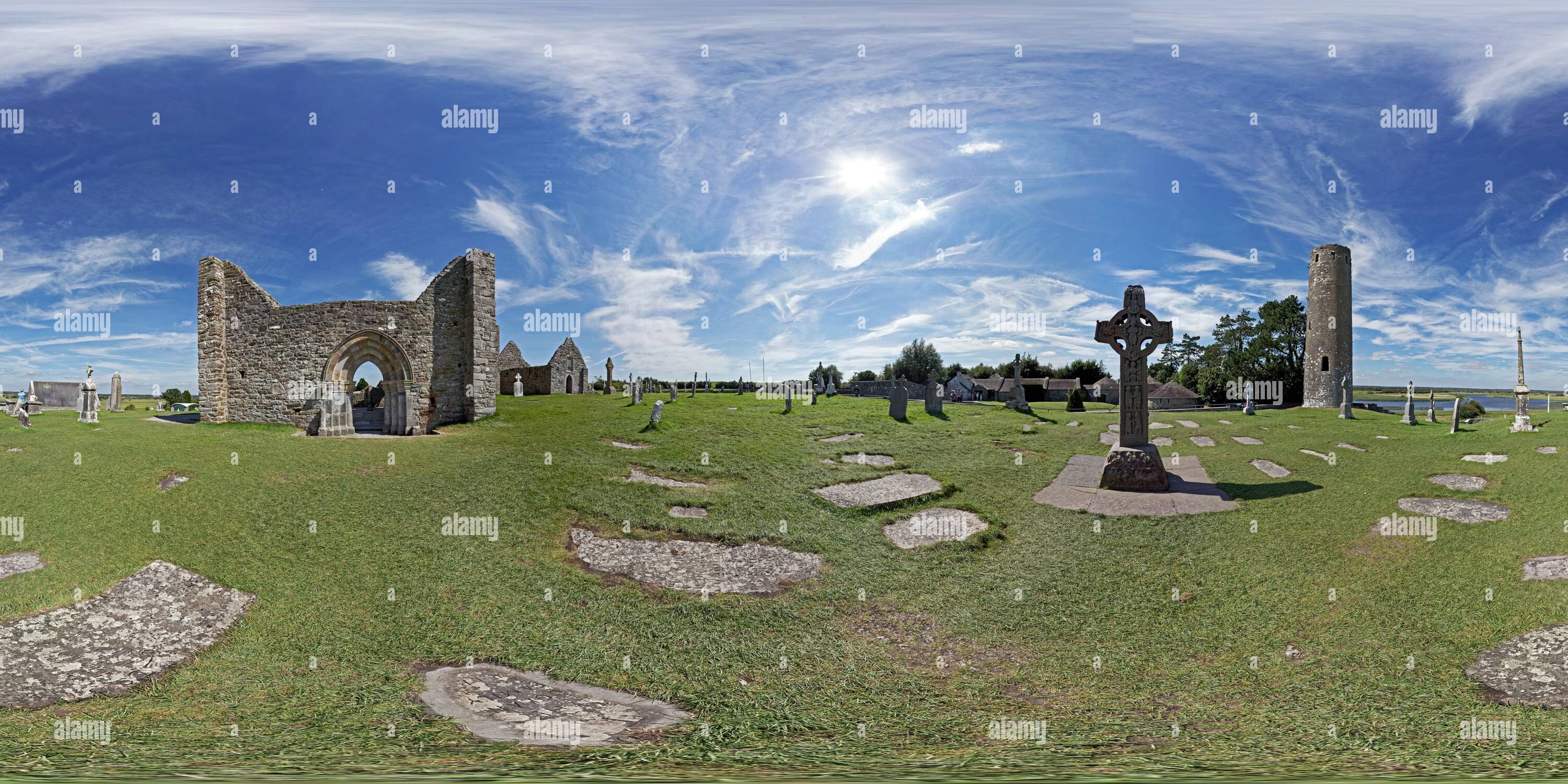 360° view of Clonmacnoise - Monastery - Cross of the Scriptures - Alamy