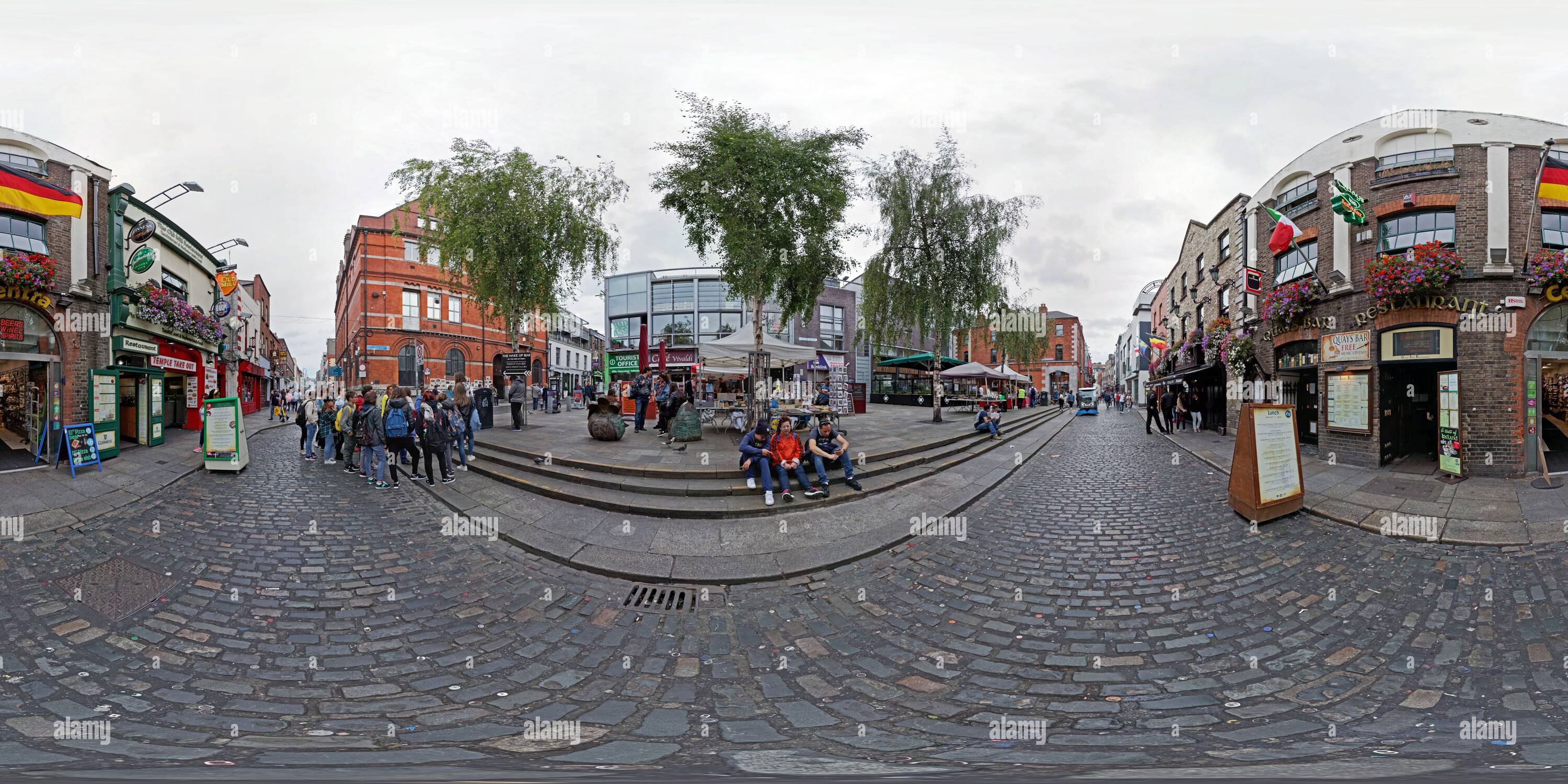 360° view of Dublin - Temple Bar, Crown Alley - Alamy
