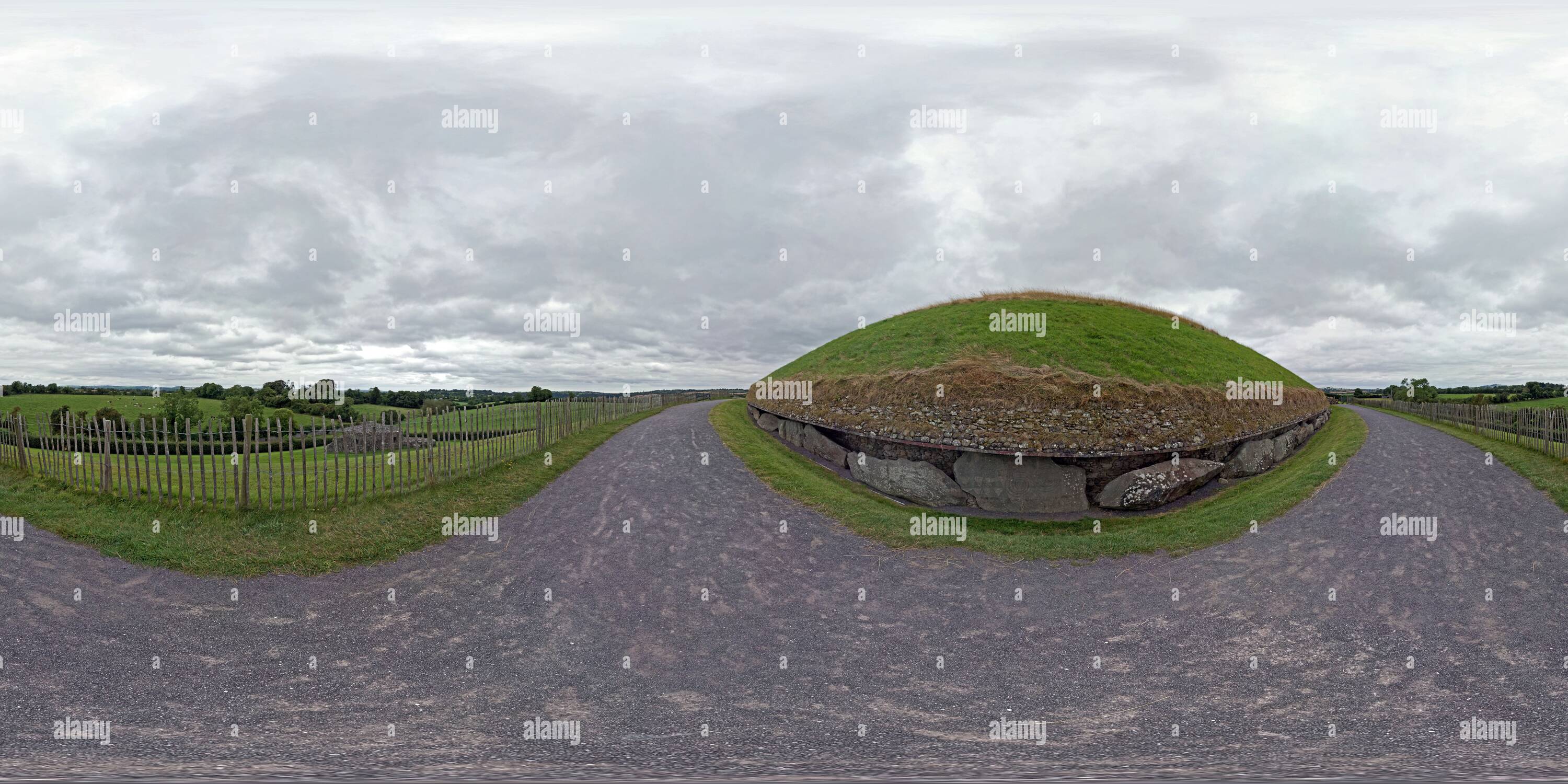 360° view of Newgrange - Tumulus from the North - Alamy