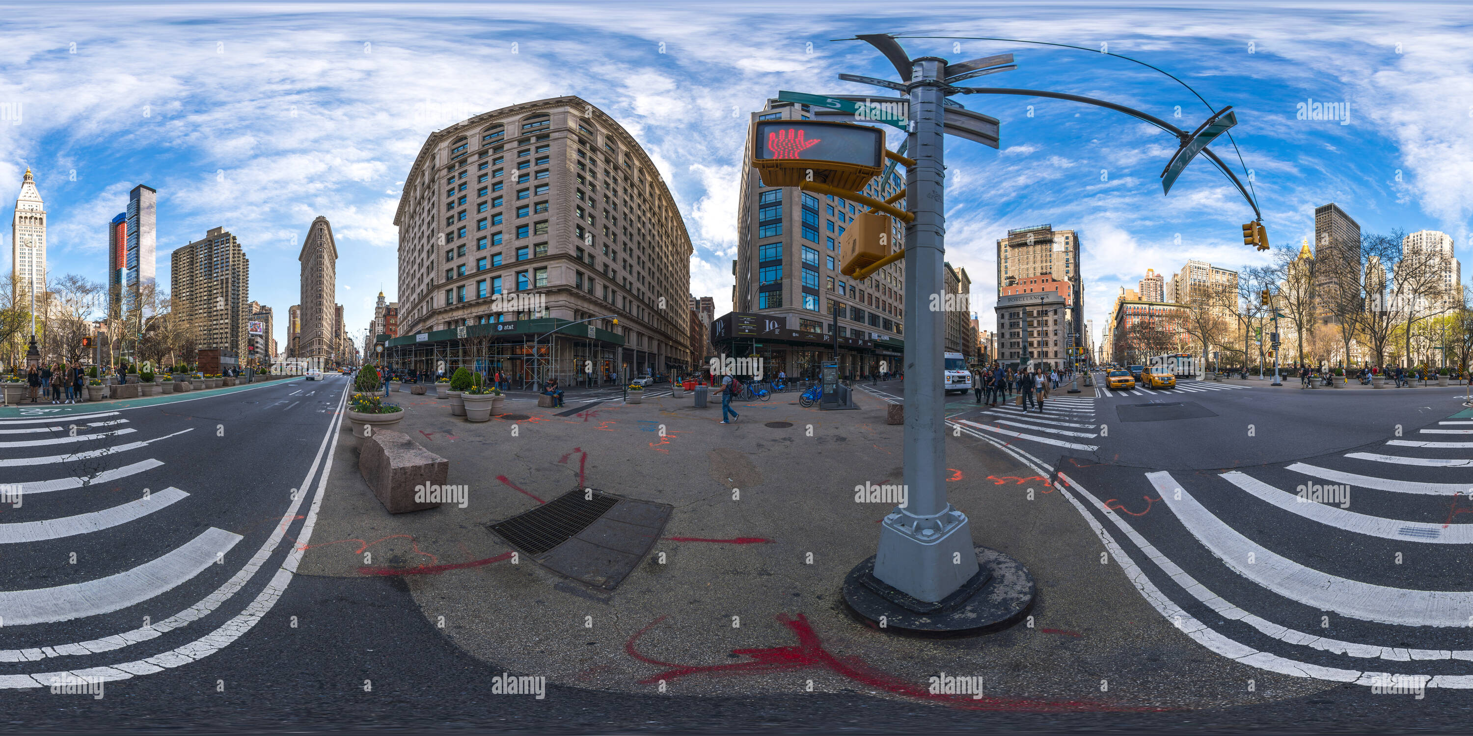 360° view of Flatiron Building, Madison Square Park, Manhattan - Alamy