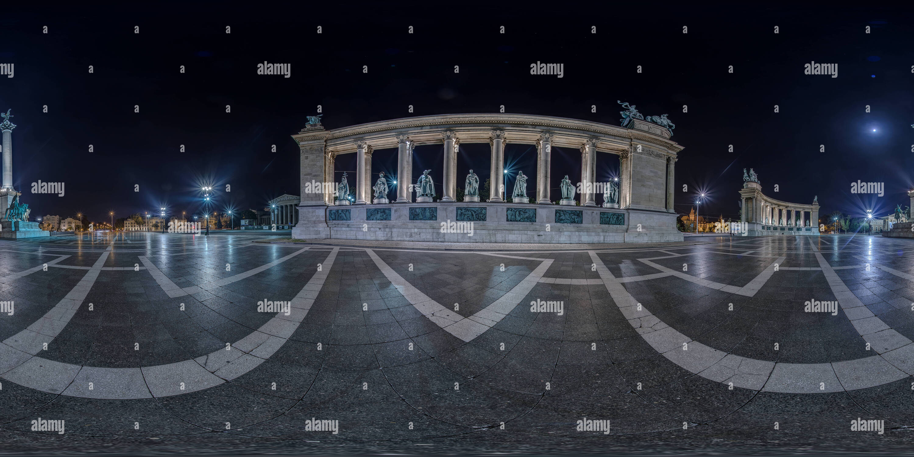 360° view of Heroes Square 004 - Alamy
