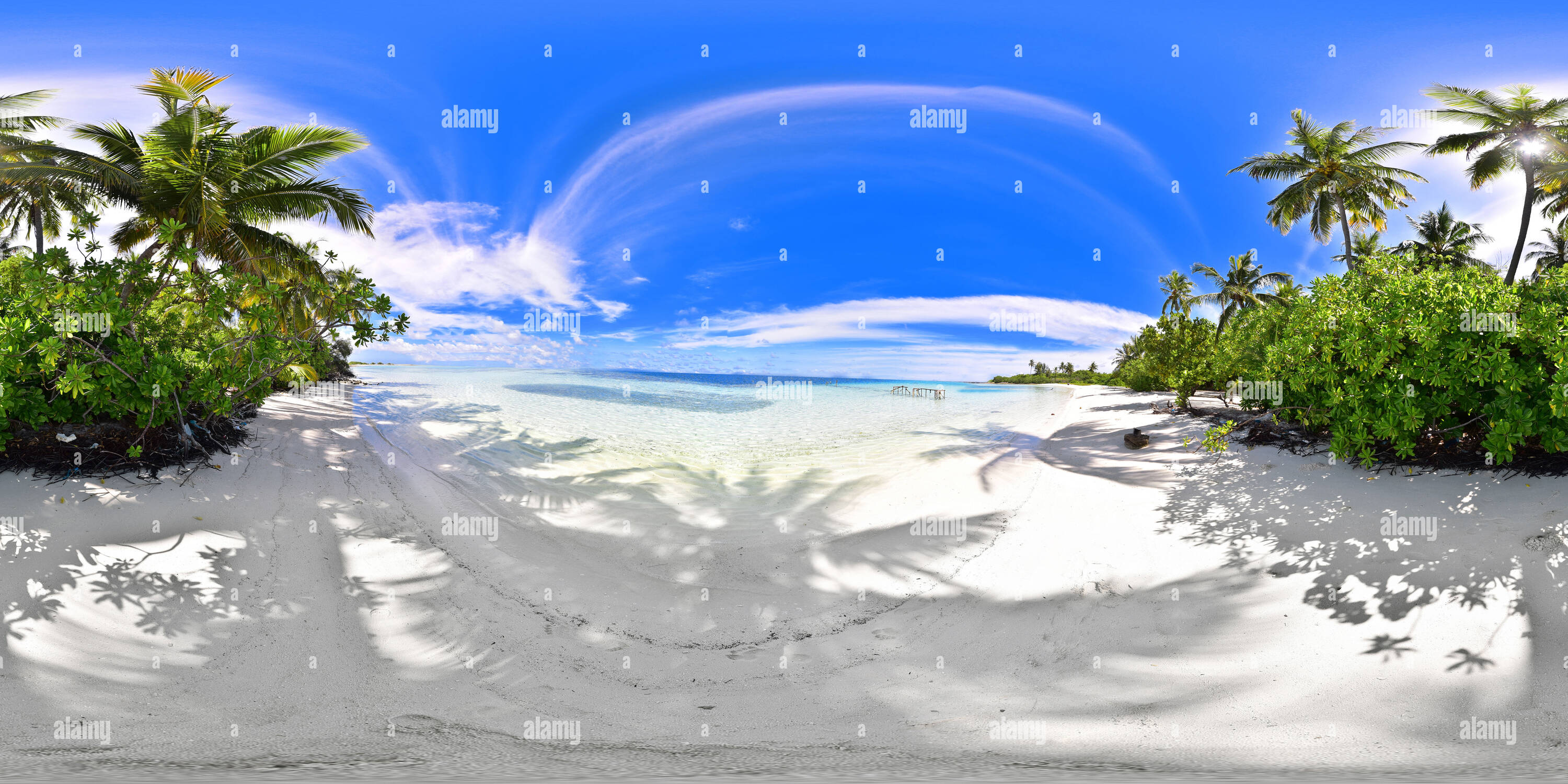 360° view of Vilivaru Island in Maldives - Alamy