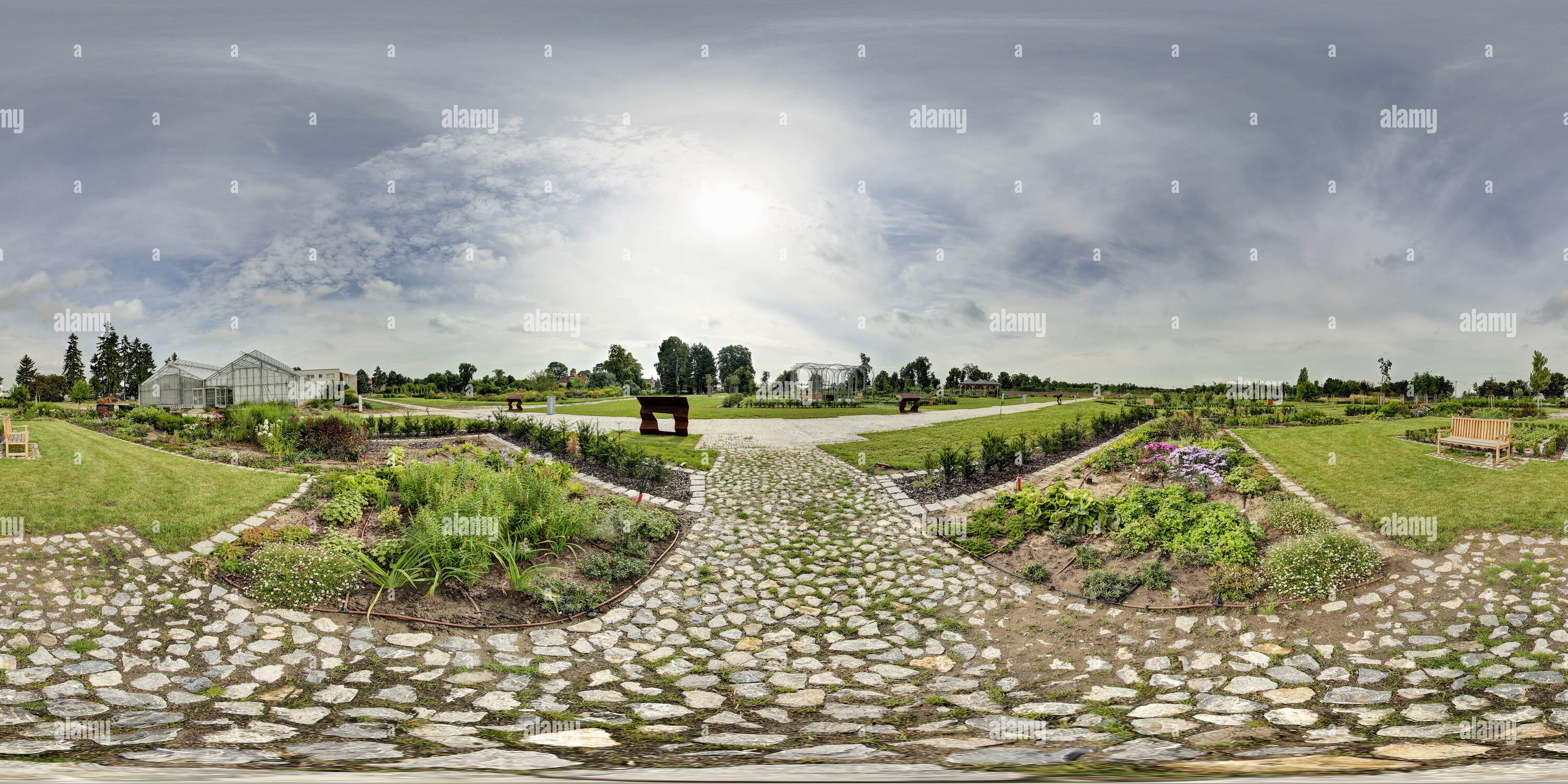 360° view of The English Flower Garden3 - Alamy