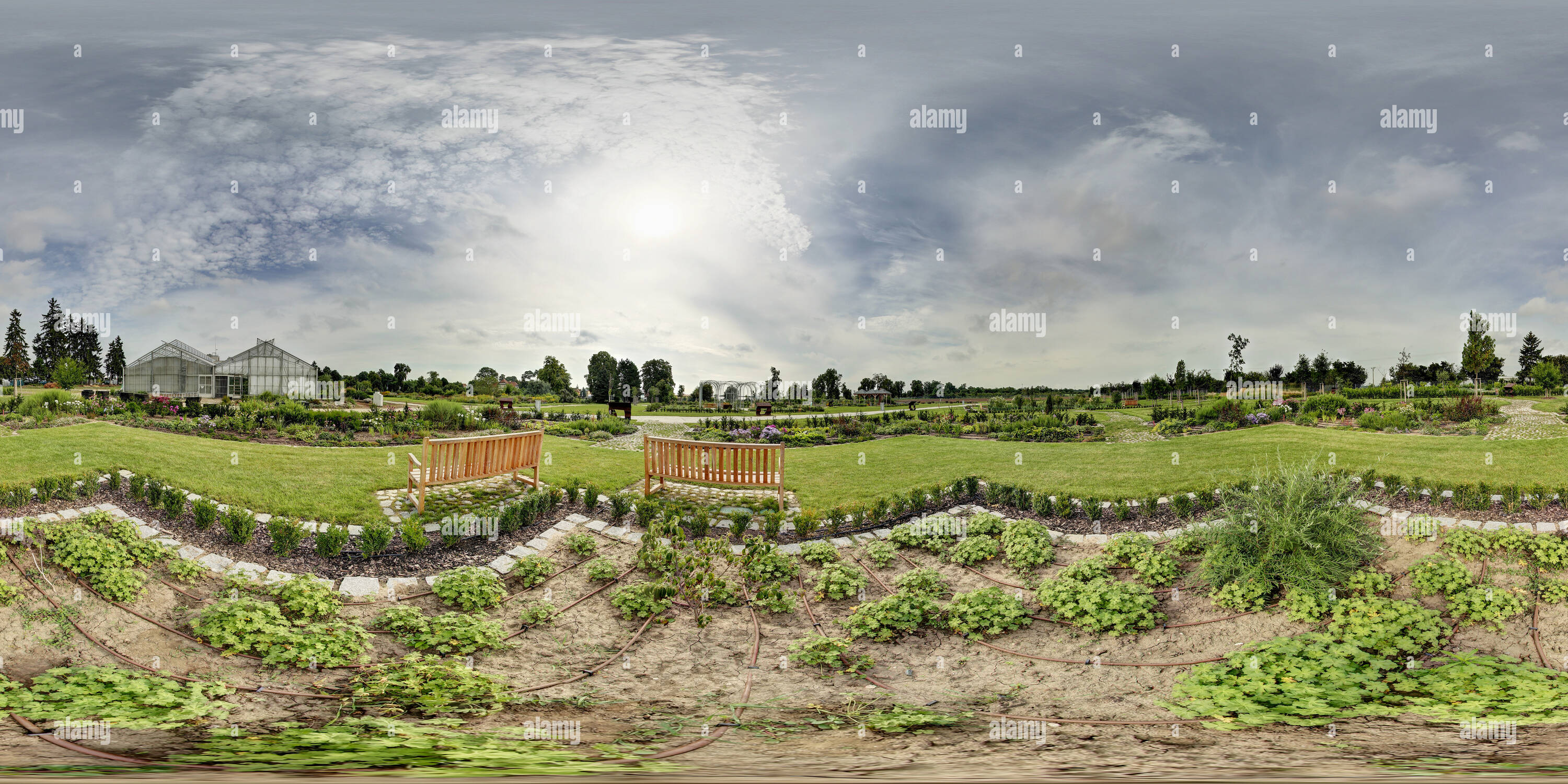 360° view of The English Flower Garden5 - Alamy