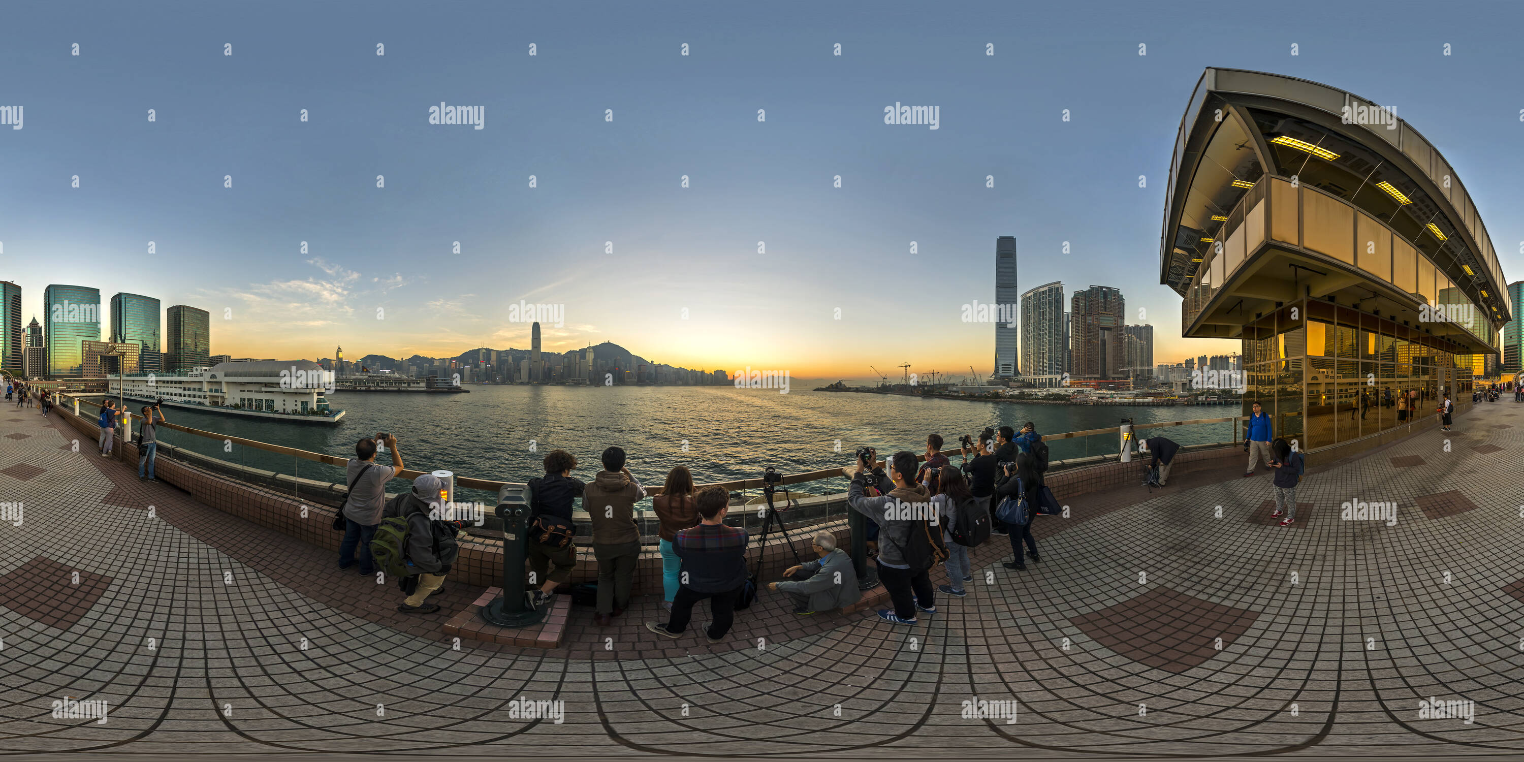 360° view of Sunset @ China Ferry Terminal Rooftop Garden(尖沙咀中國客運碼頭天台花園日落)，Tsim Sha Tsui， HK - Alamy