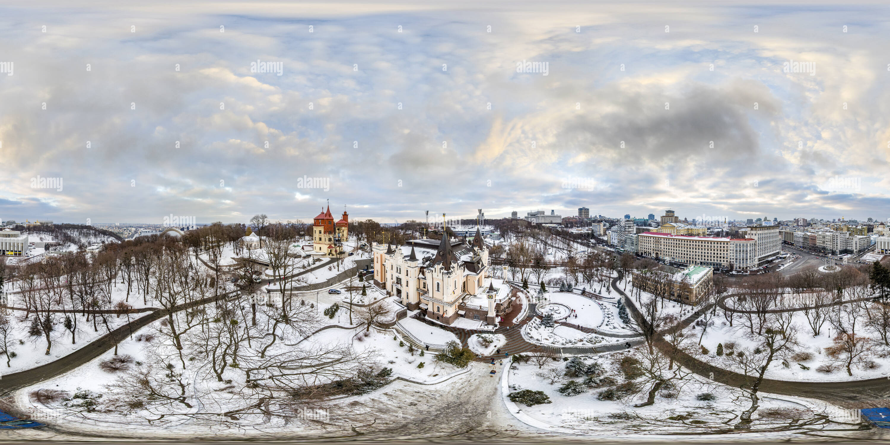 360° view of Kyiv puppet show - Alamy
