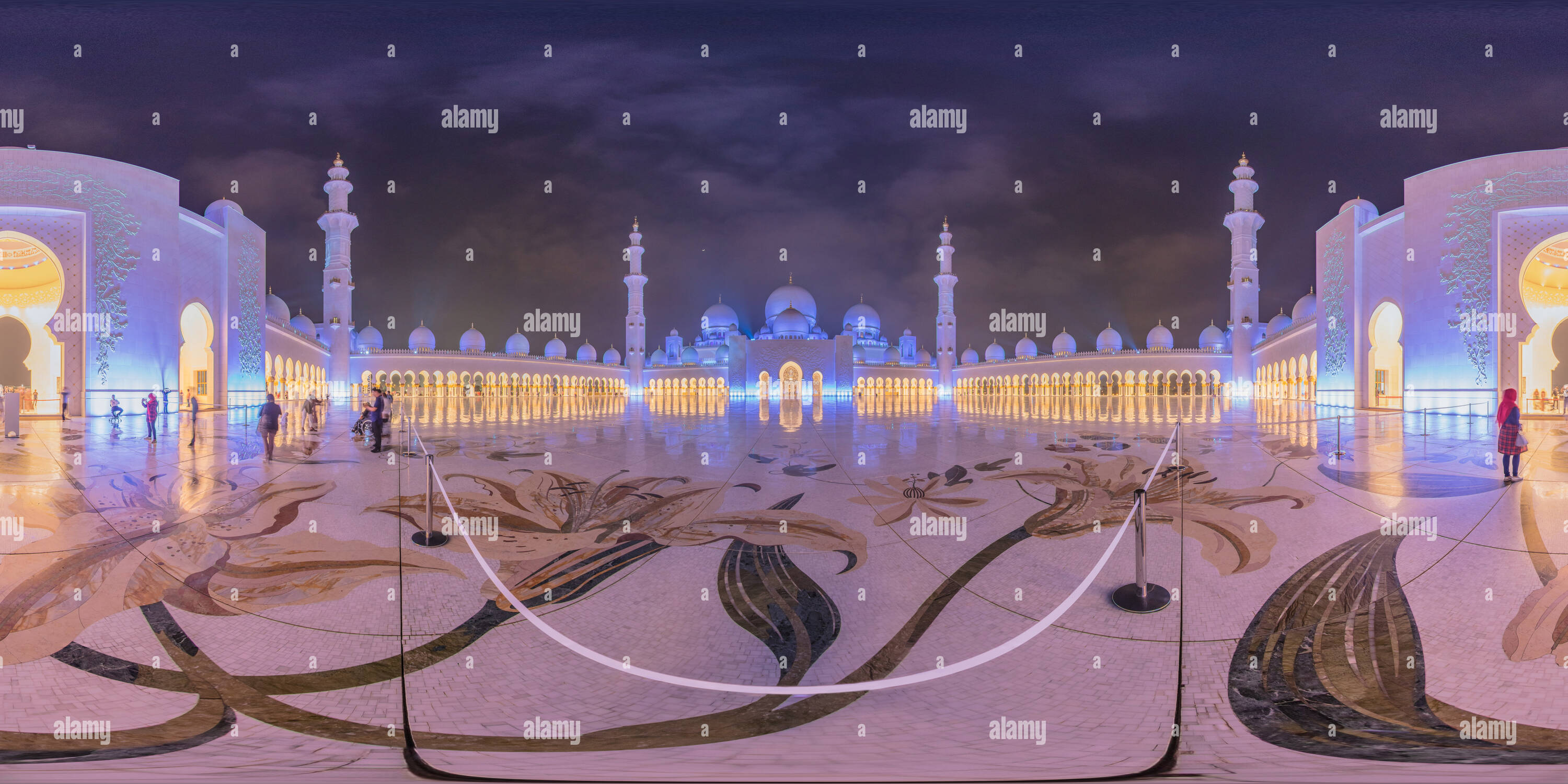 360° view of Grand Mosque Abu Dhabi - courtyard - Alamy