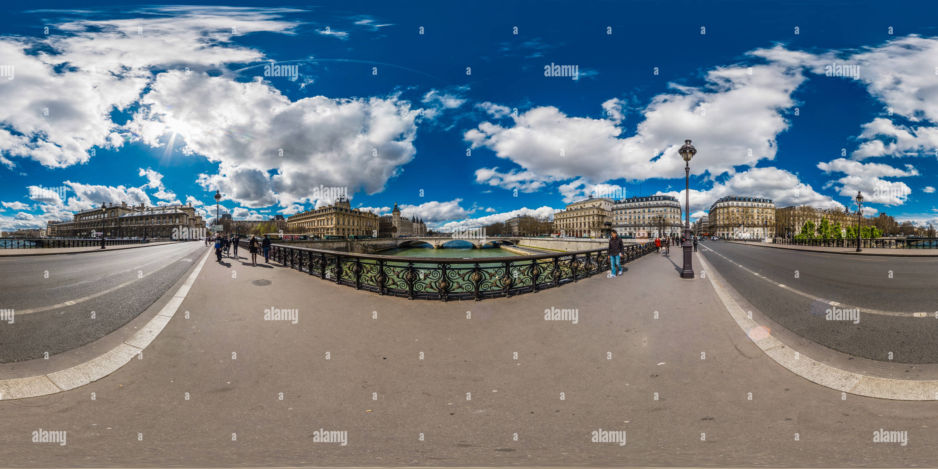360° view of Pont Notre-Dame, Paris, France, 2014 - Alamy