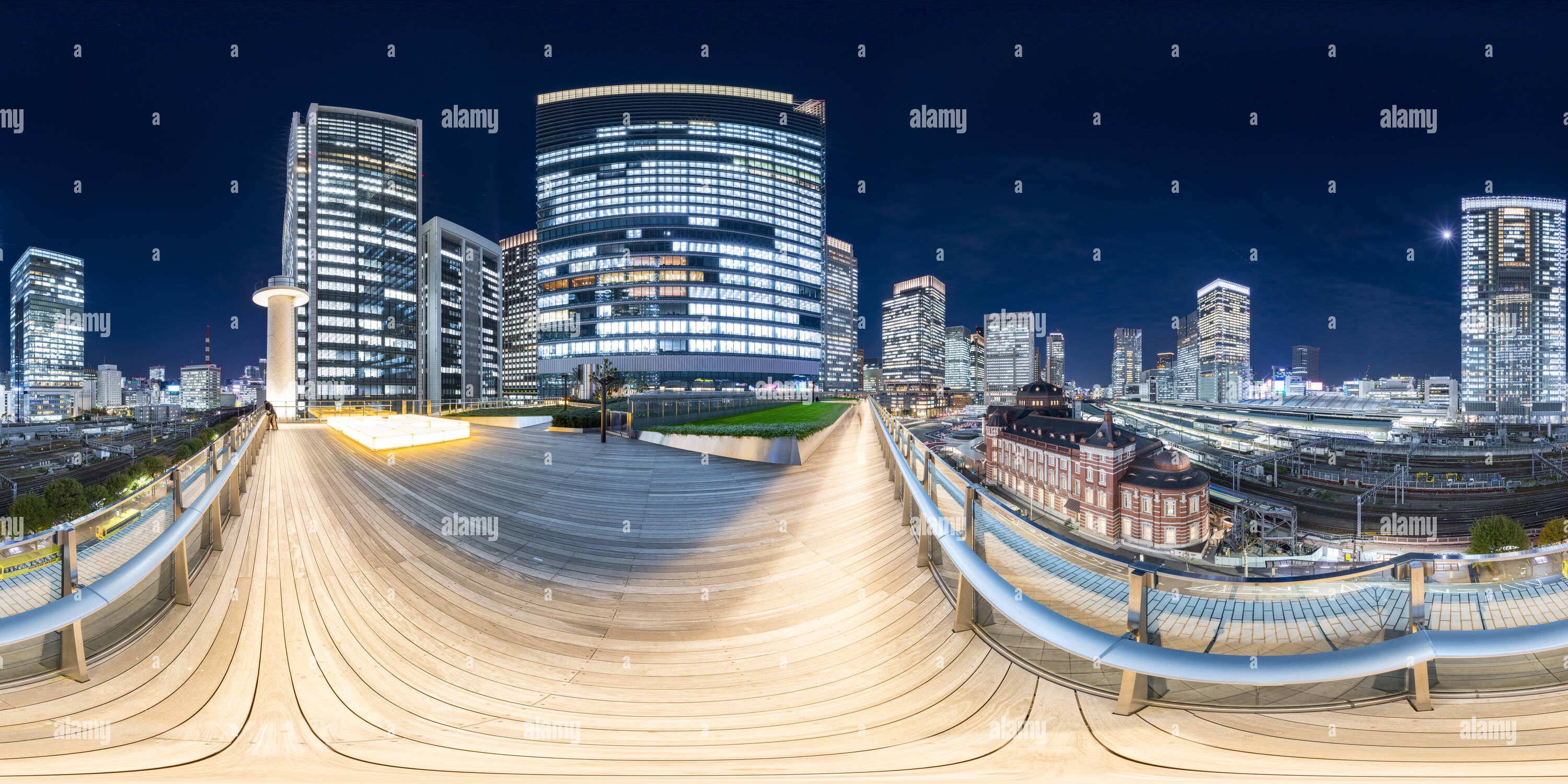 360° view of Night Veiw of Tokyo station from Kitte roof top garden ...