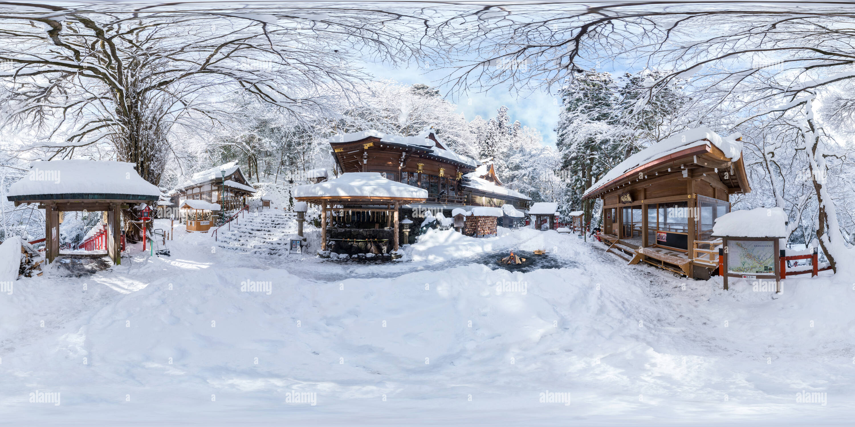 360° view of Snow was piled up Kibune shrine in kyoto,japan 04 - Alamy